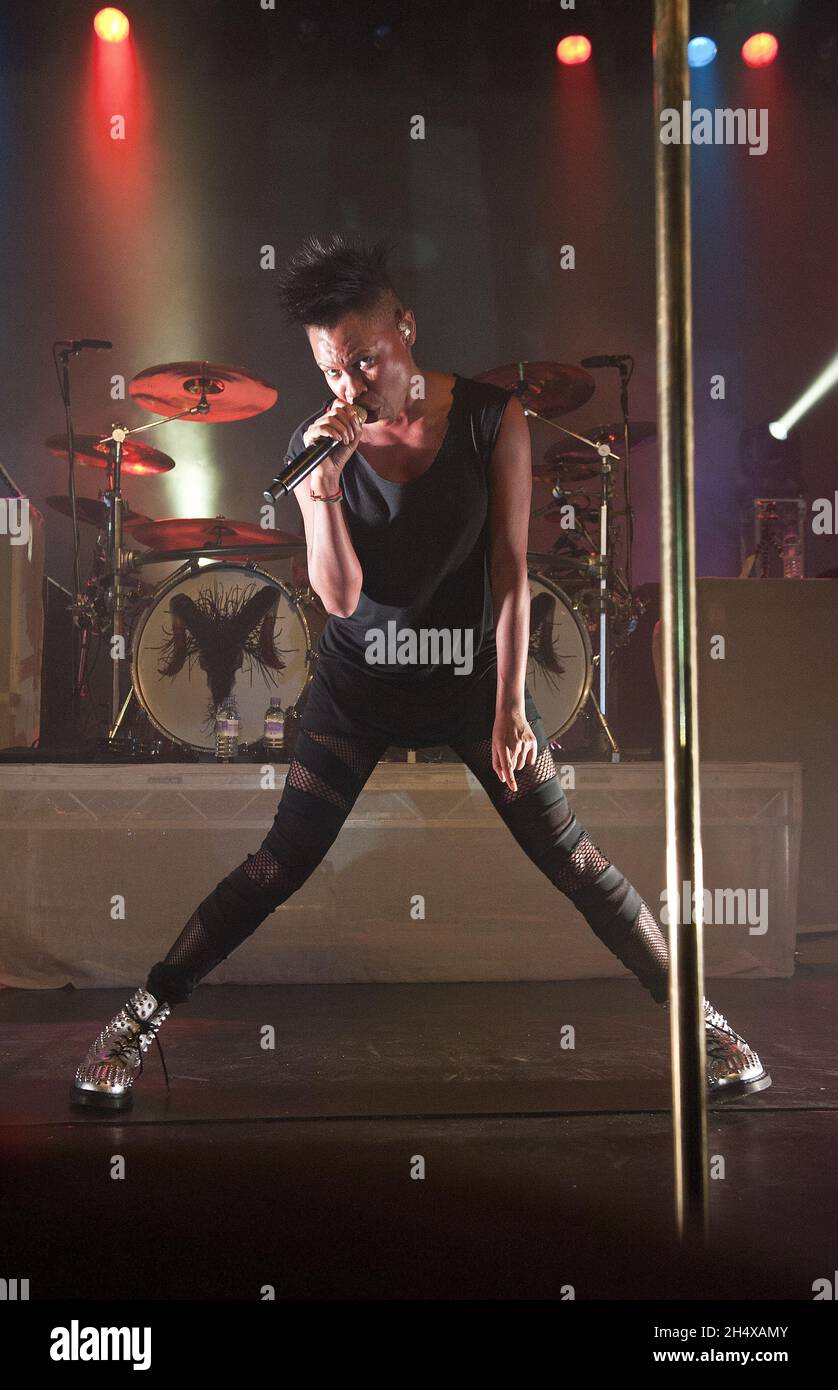 Deborah Dyer aka Skin of Skunk Anansie live at Wulfrun Hall in ...
