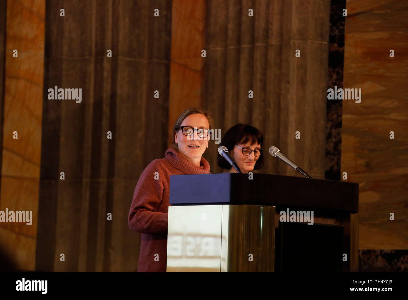 LAURA und SABINE LANDSBERGER bei: UNSERE GESCHICHTE ERZÄHLEN: Ein Abend ...