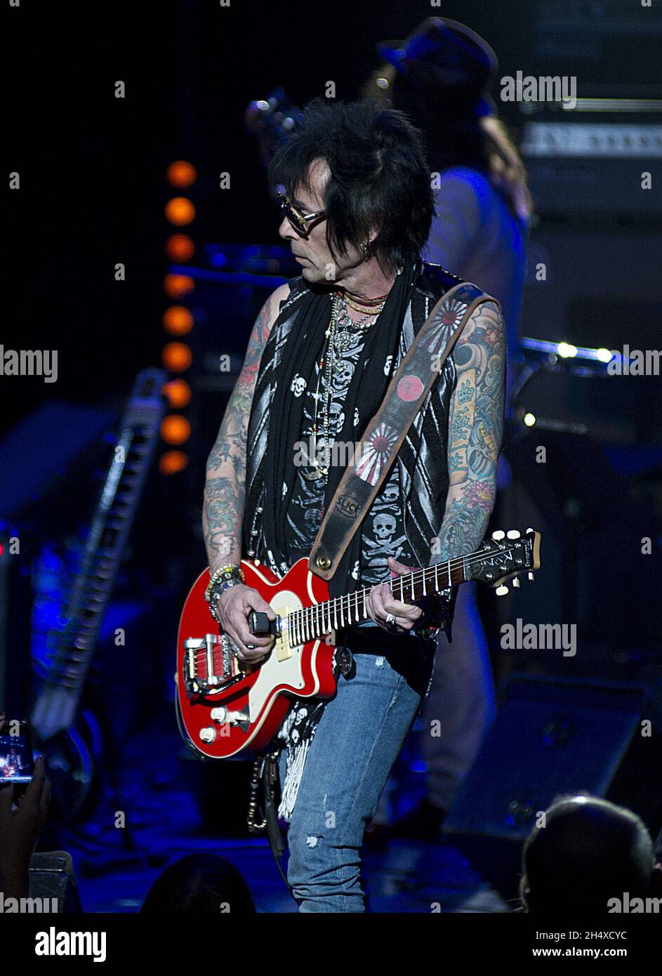 Earl slick john lennon hi-res stock photography and images - Alamy