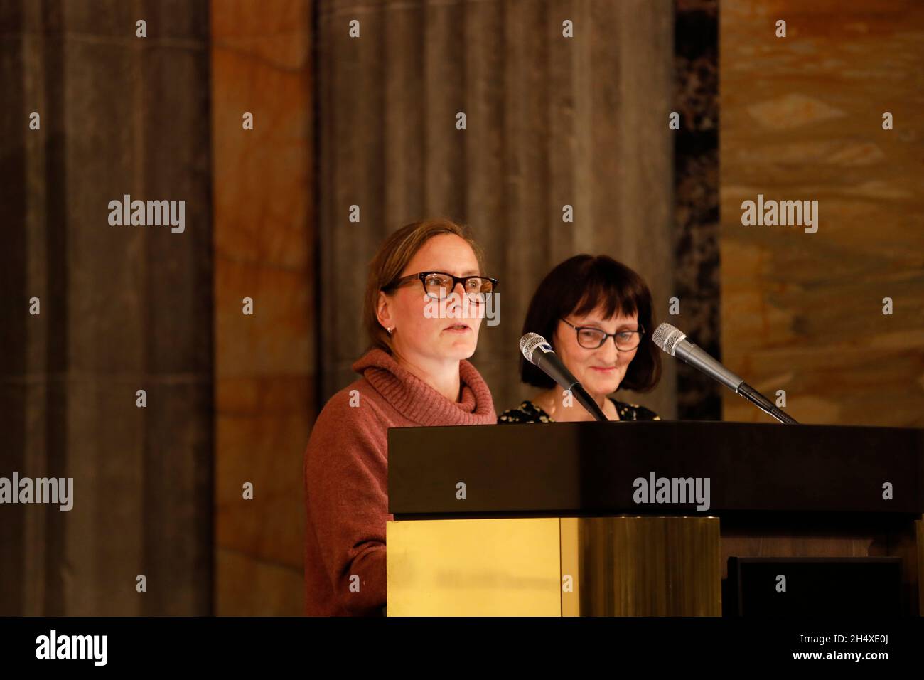 Laura und sabine landsberger dan peri hi-res stock photography and ...