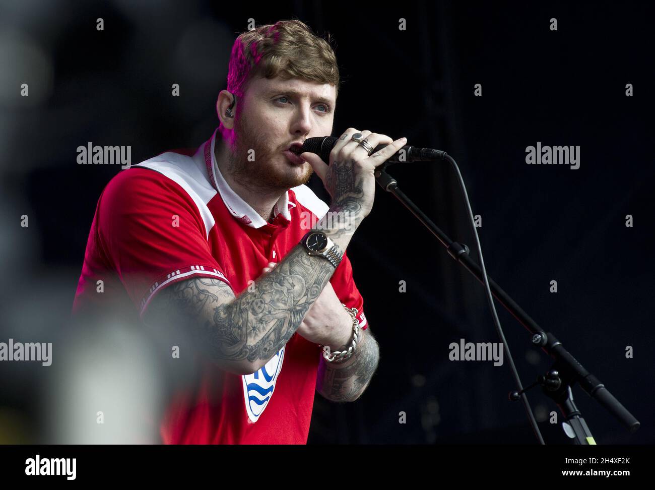 James arthur stage hi-res stock photography and images - Alamy