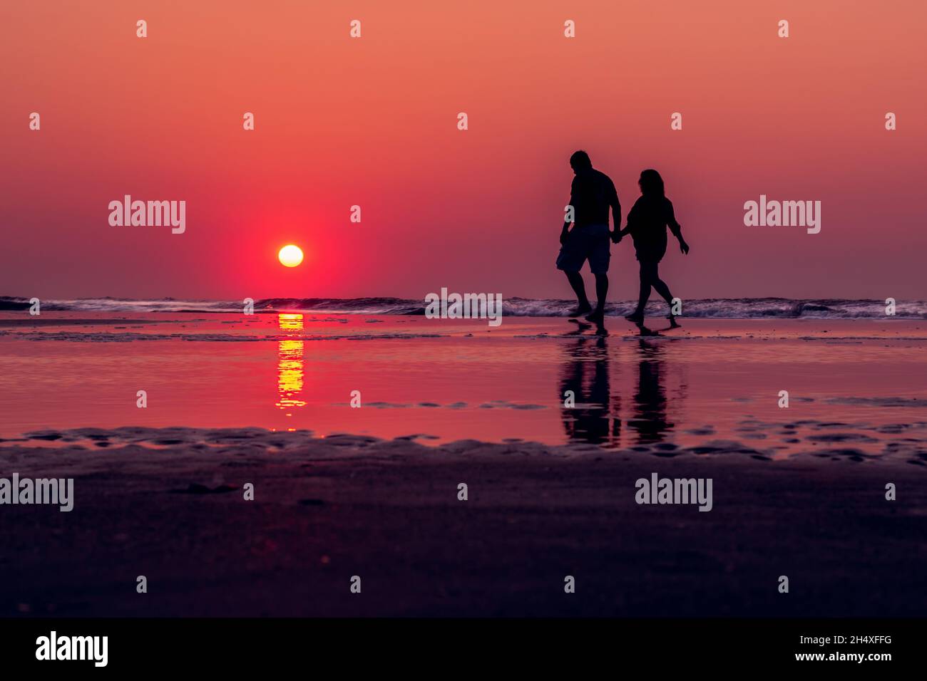 Romantic Walk On Folly Beach Stock Photo - Alamy