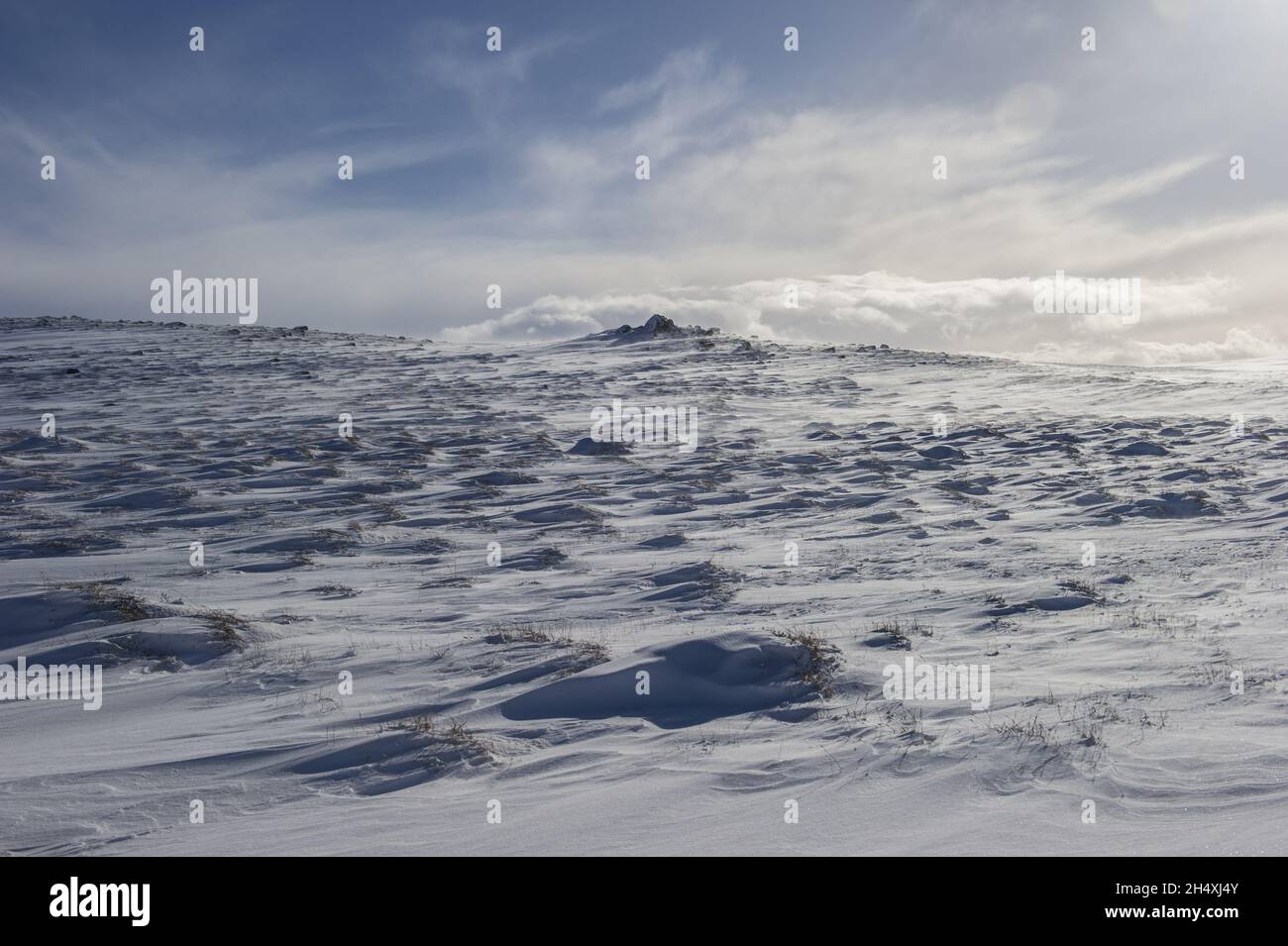 Blowing snow across road hi-res stock photography and images - Alamy