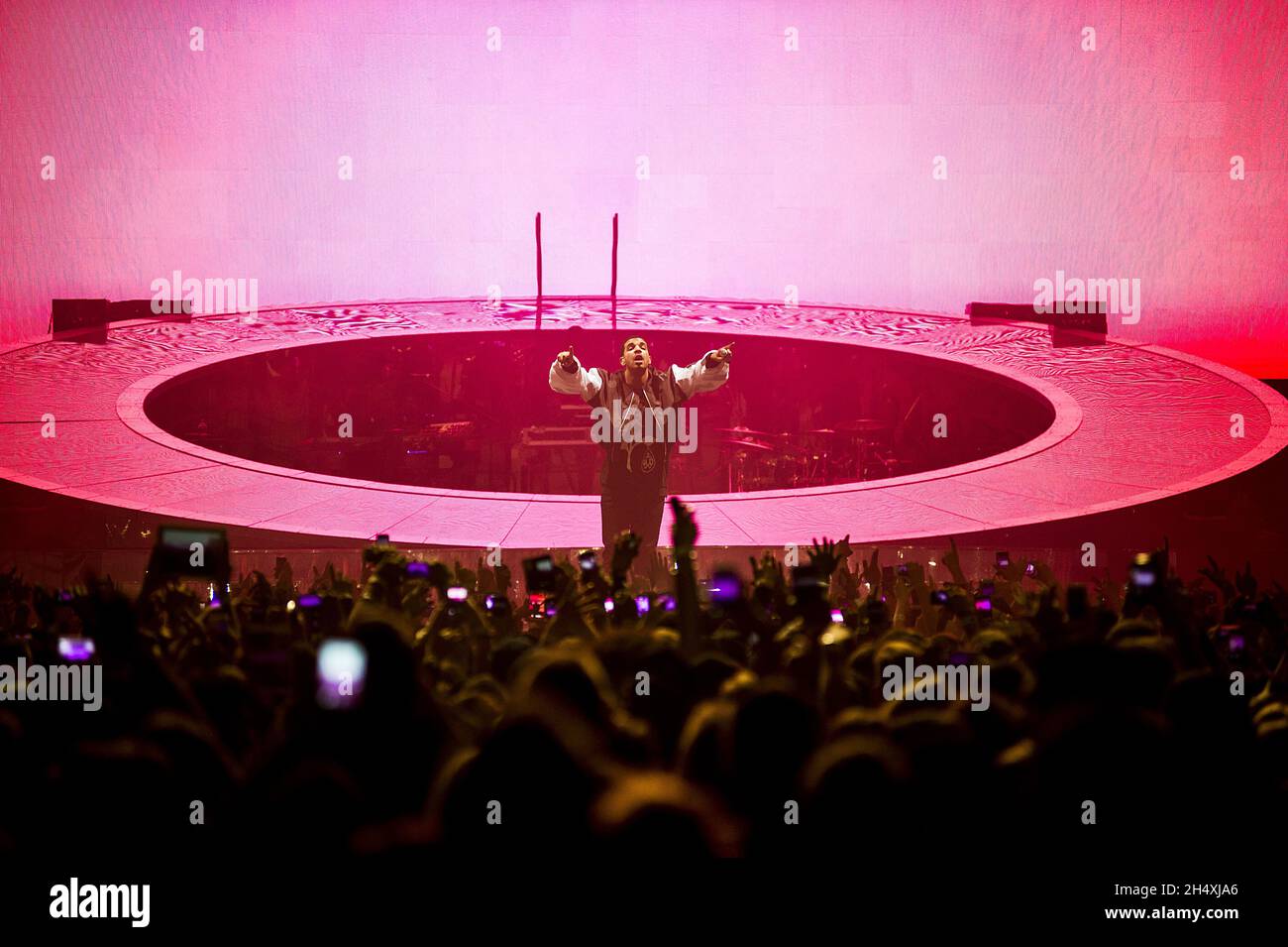 Drake concert stage hi-res stock photography and images - Alamy