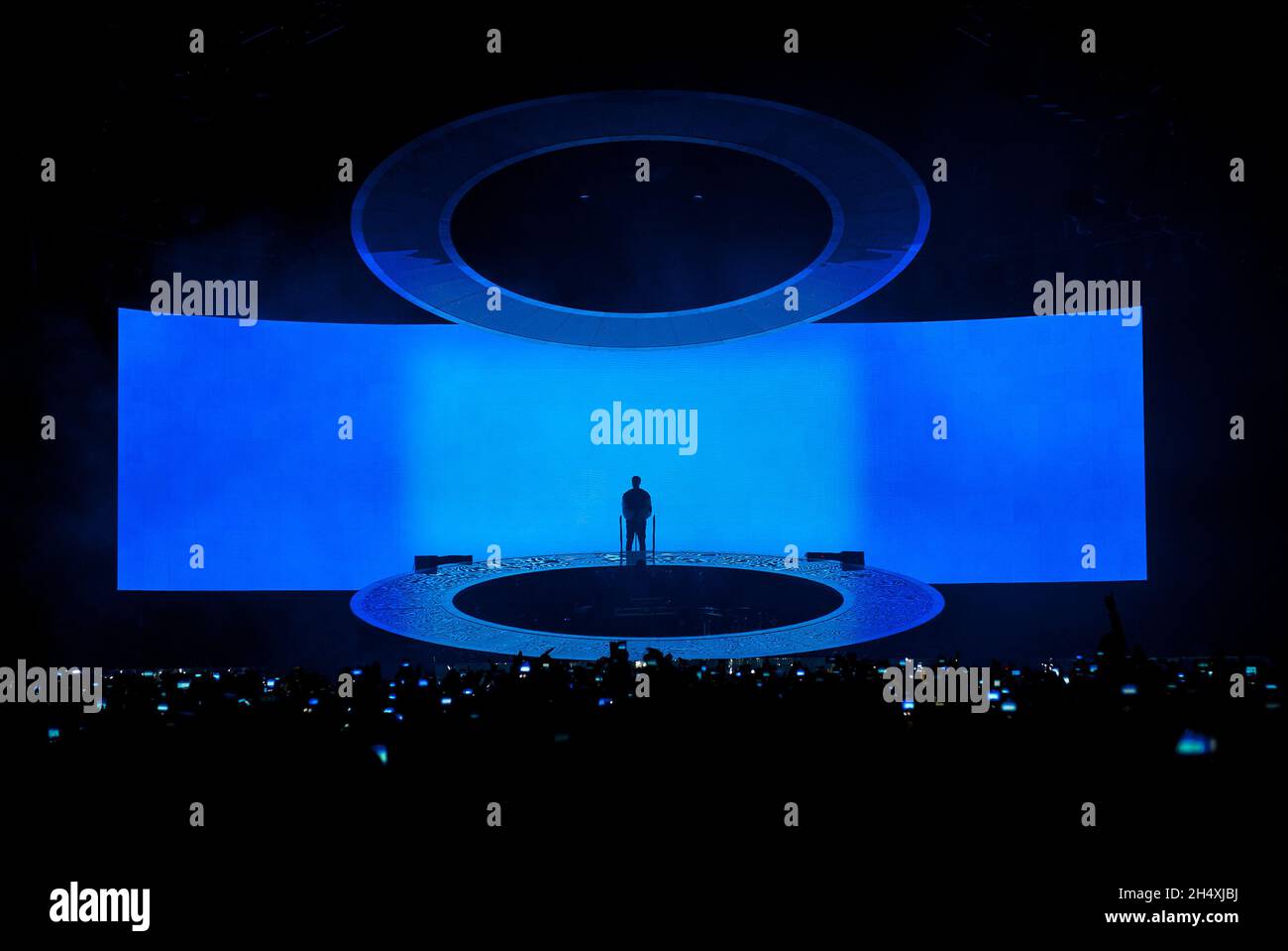 Drake concert stage hi-res stock photography and images - Alamy