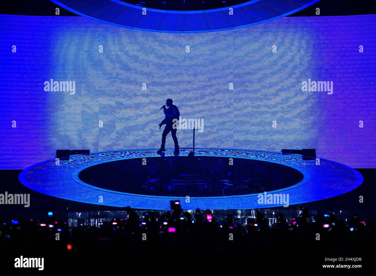 Drake concert stage hi-res stock photography and images - Alamy