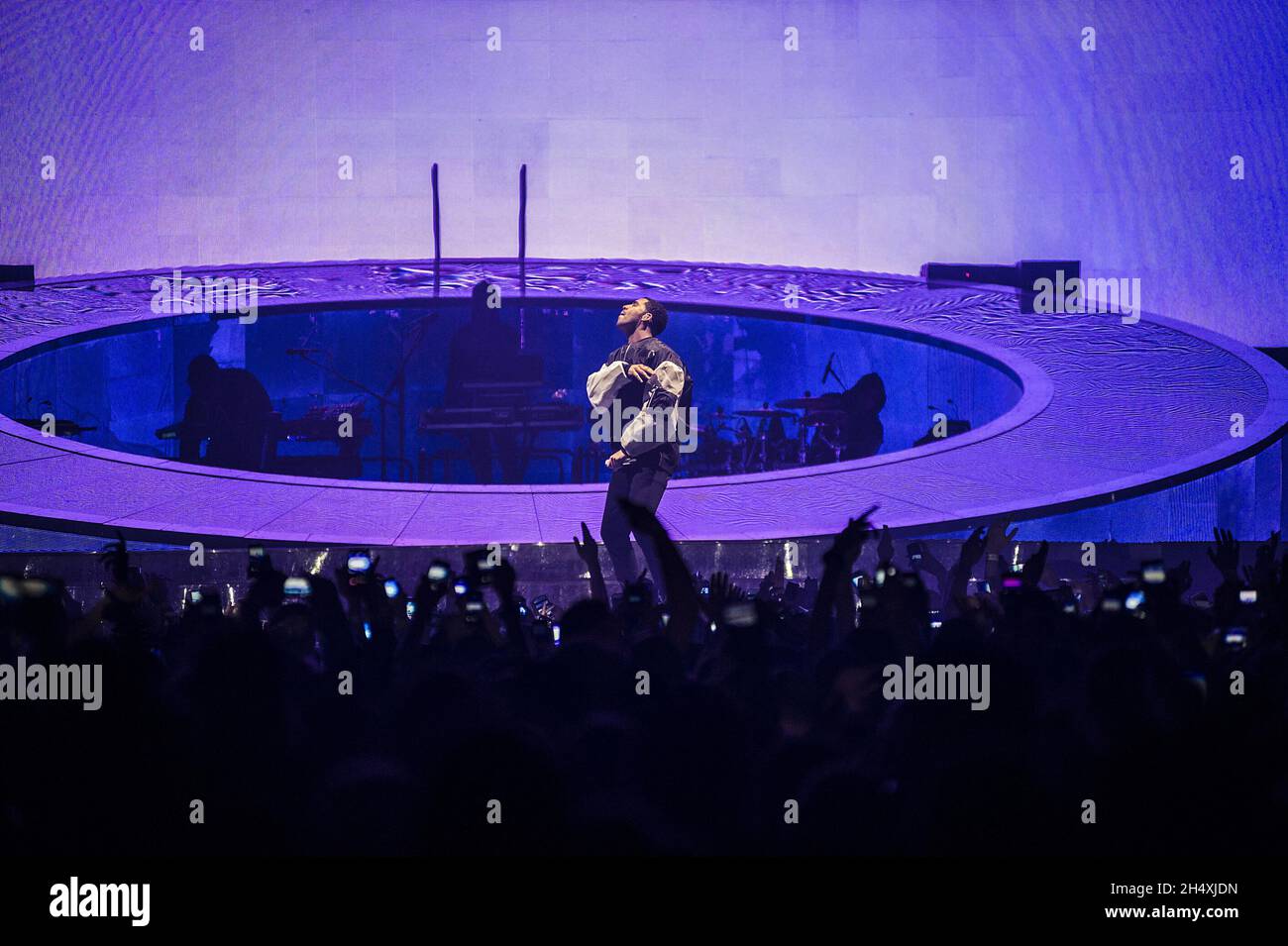 Drake concert stage hi-res stock photography and images - Alamy