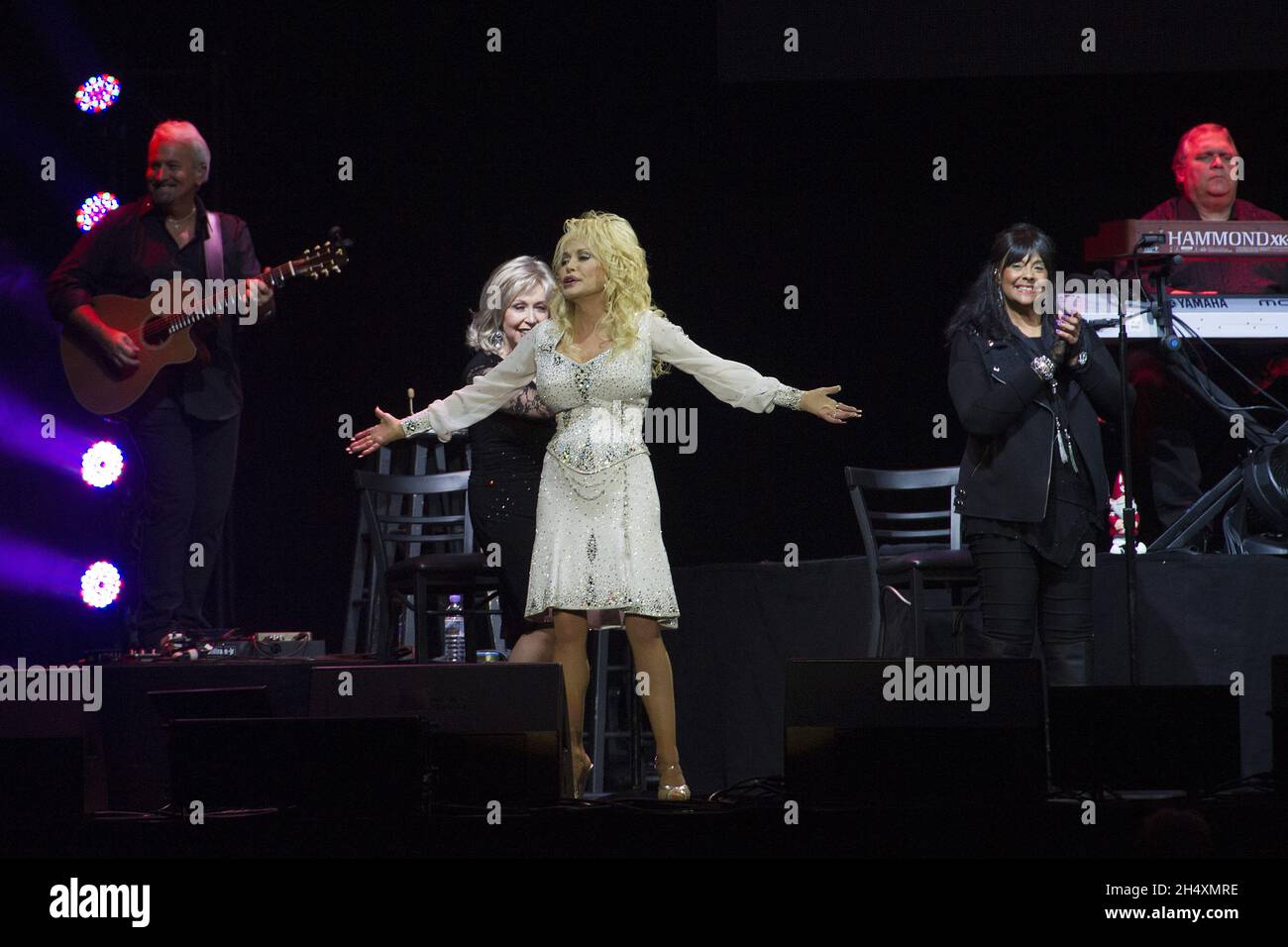 Dolly parton dolly show hi-res stock photography and images - Alamy