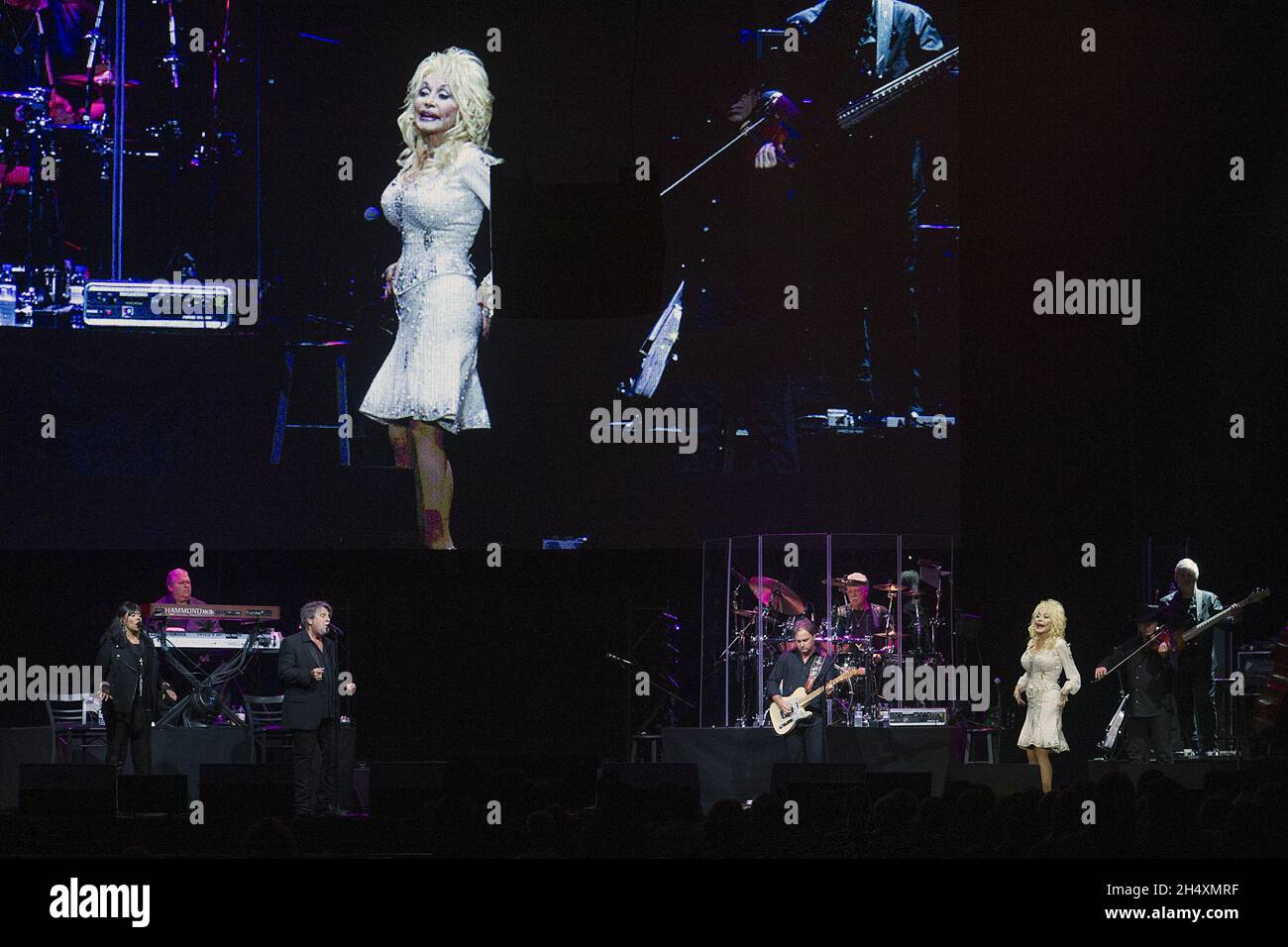 Dolly Parton live on stage at the LG Arena in Birmingham Stock Photo ...