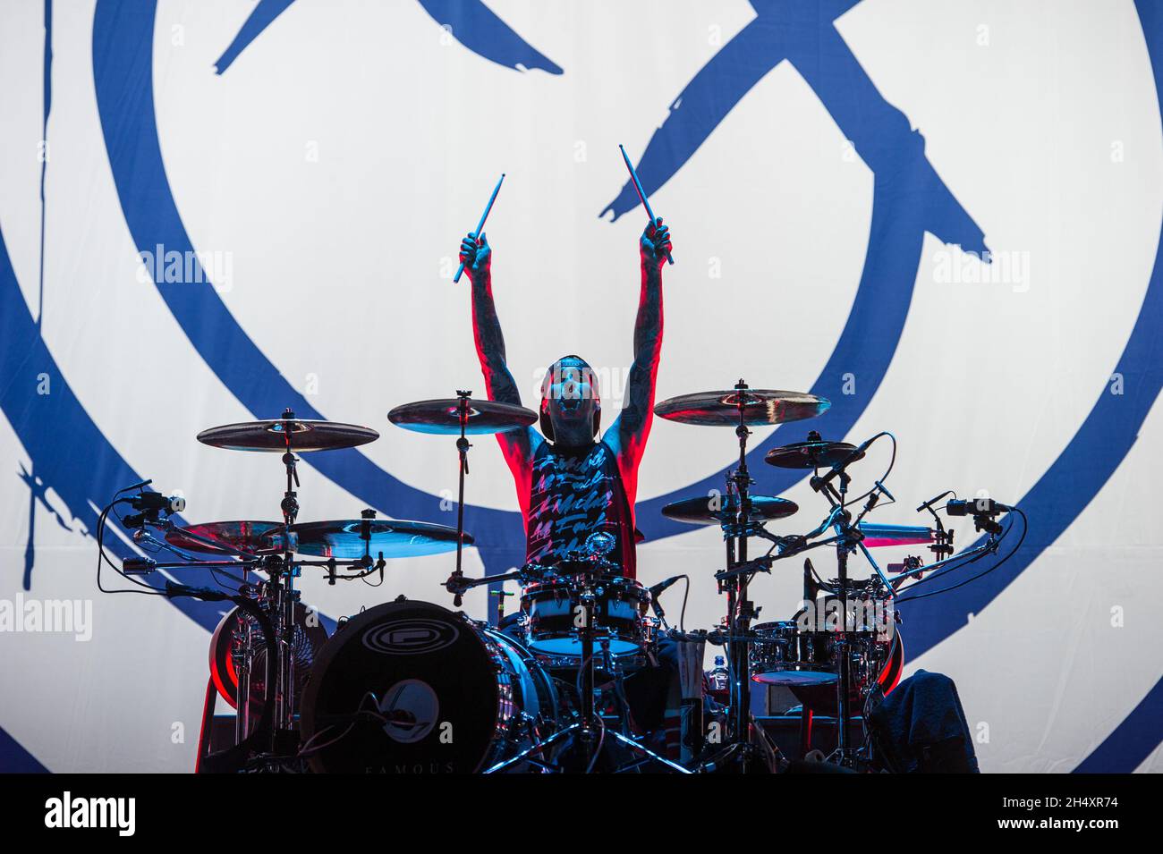 Travis barker drums hi-res stock photography and images - Alamy