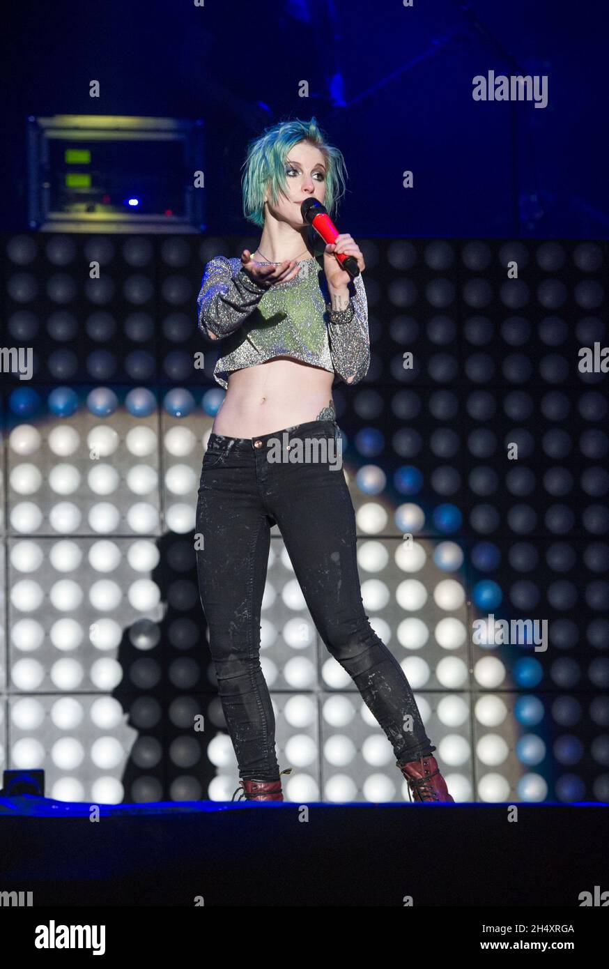 Hayley Williams Body Hayley Williams Left Paramore In 2015 To Treat