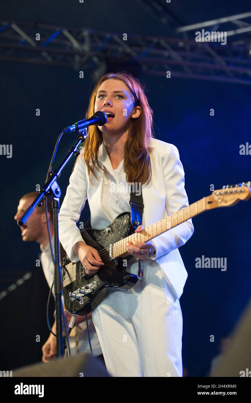 Wolf alice live on stage hi-res stock photography and images - Alamy
