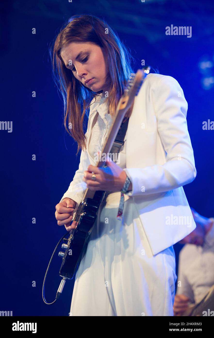 Ellie rowsell festival hi-res stock photography and images - Alamy