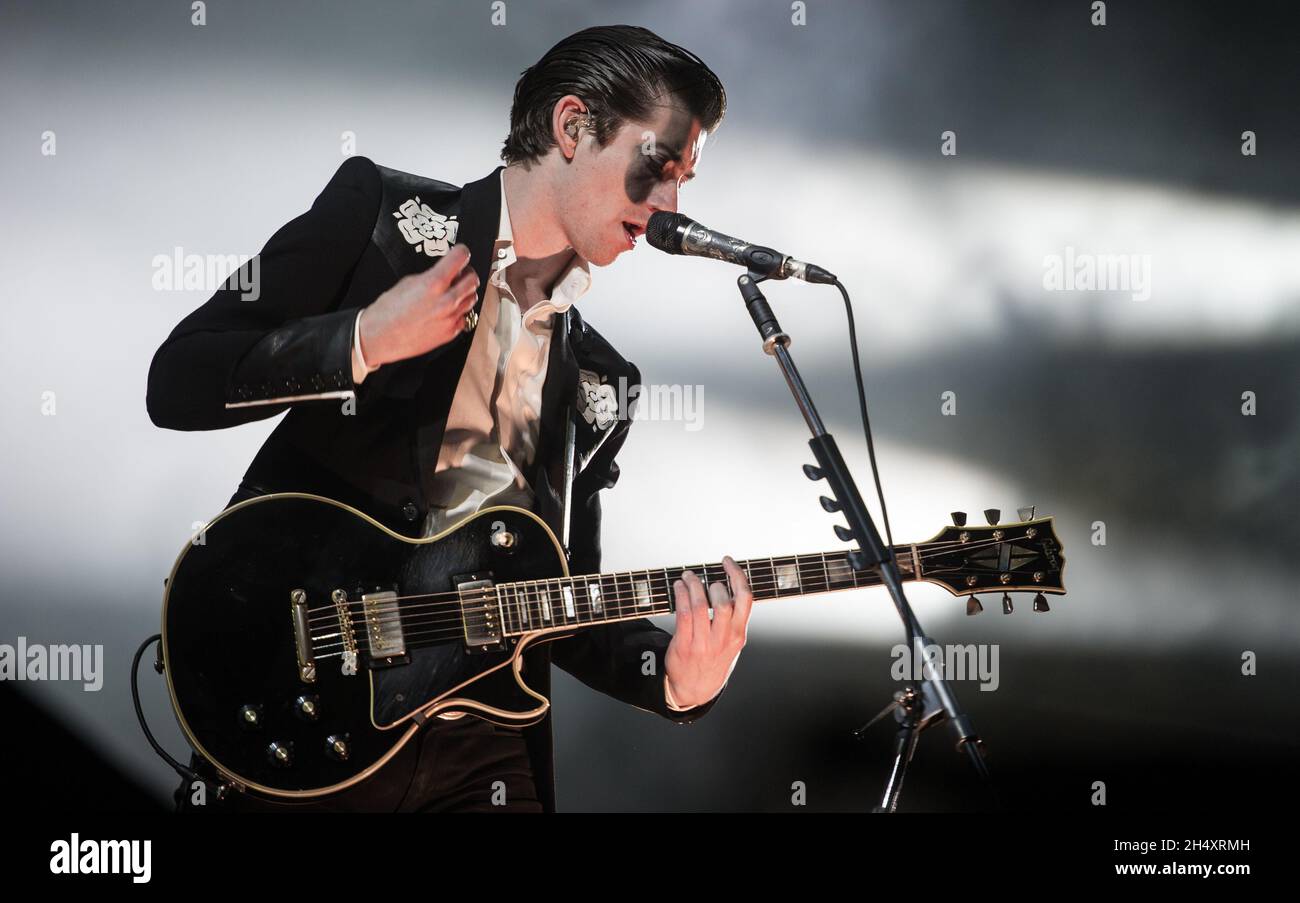 ***EDITORIAL USE ONLY FOR 3 MONTHS STARTING 24/10/2014*** Alex Turner ...