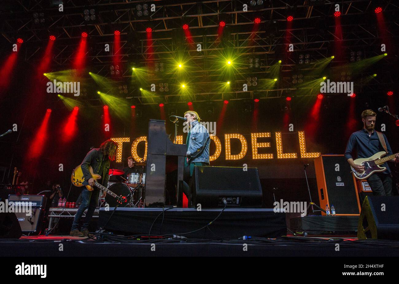 Tom odell show hi-res stock photography and images - Alamy