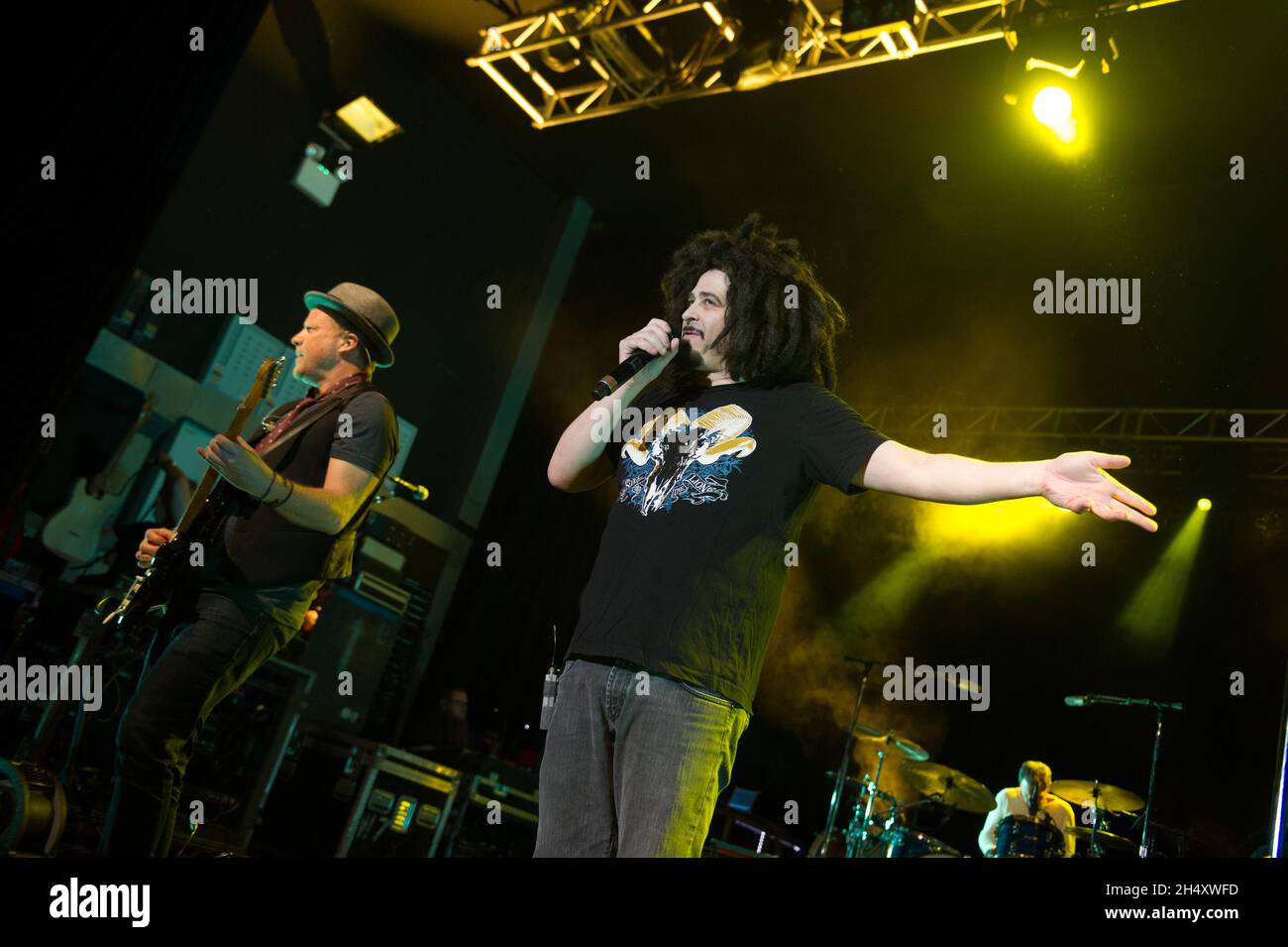 Counting crows on stage hi-res stock photography and images - Alamy