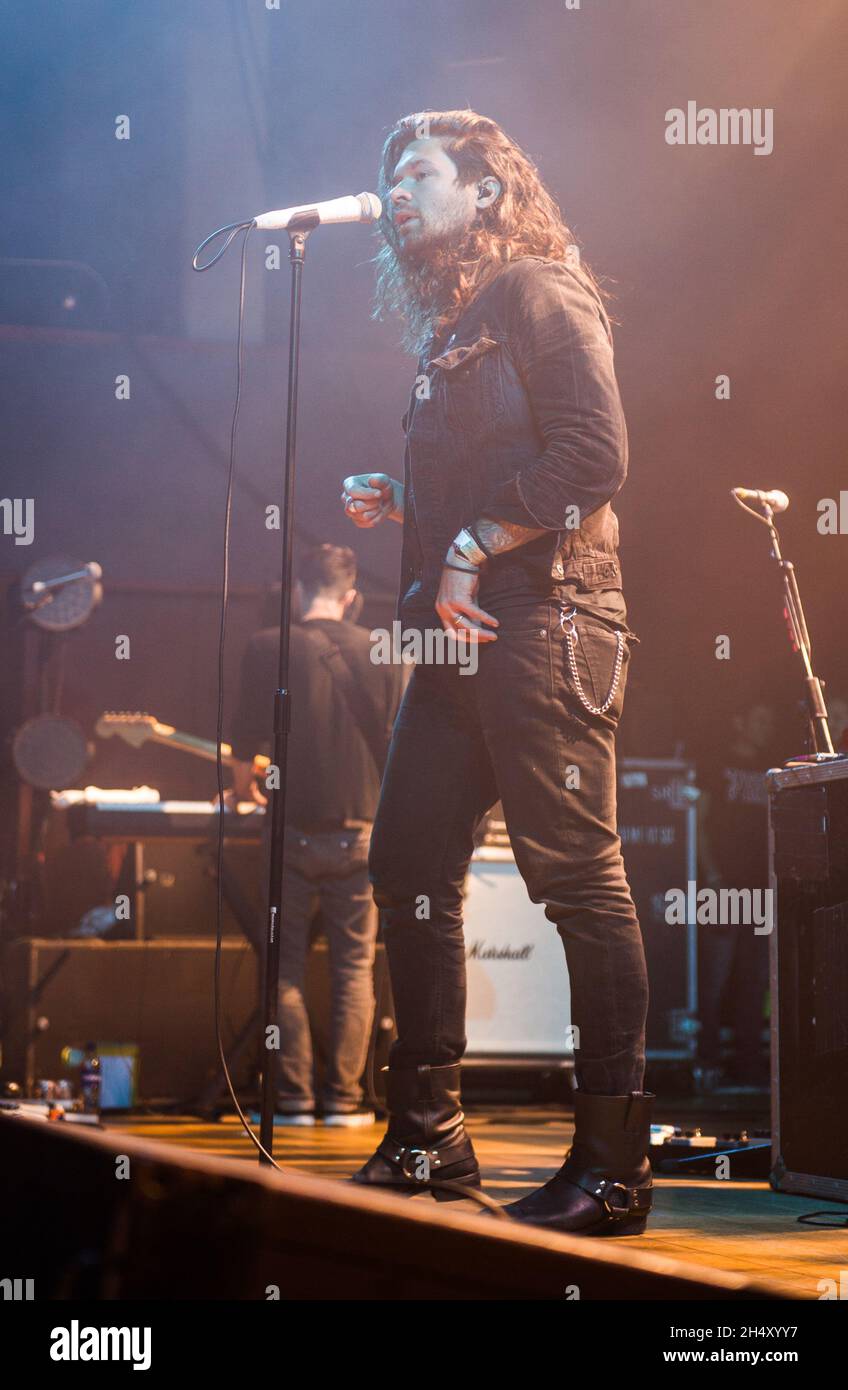 Adam Lazzara of Taking Back Sunday performing live at Slam Dunk ...