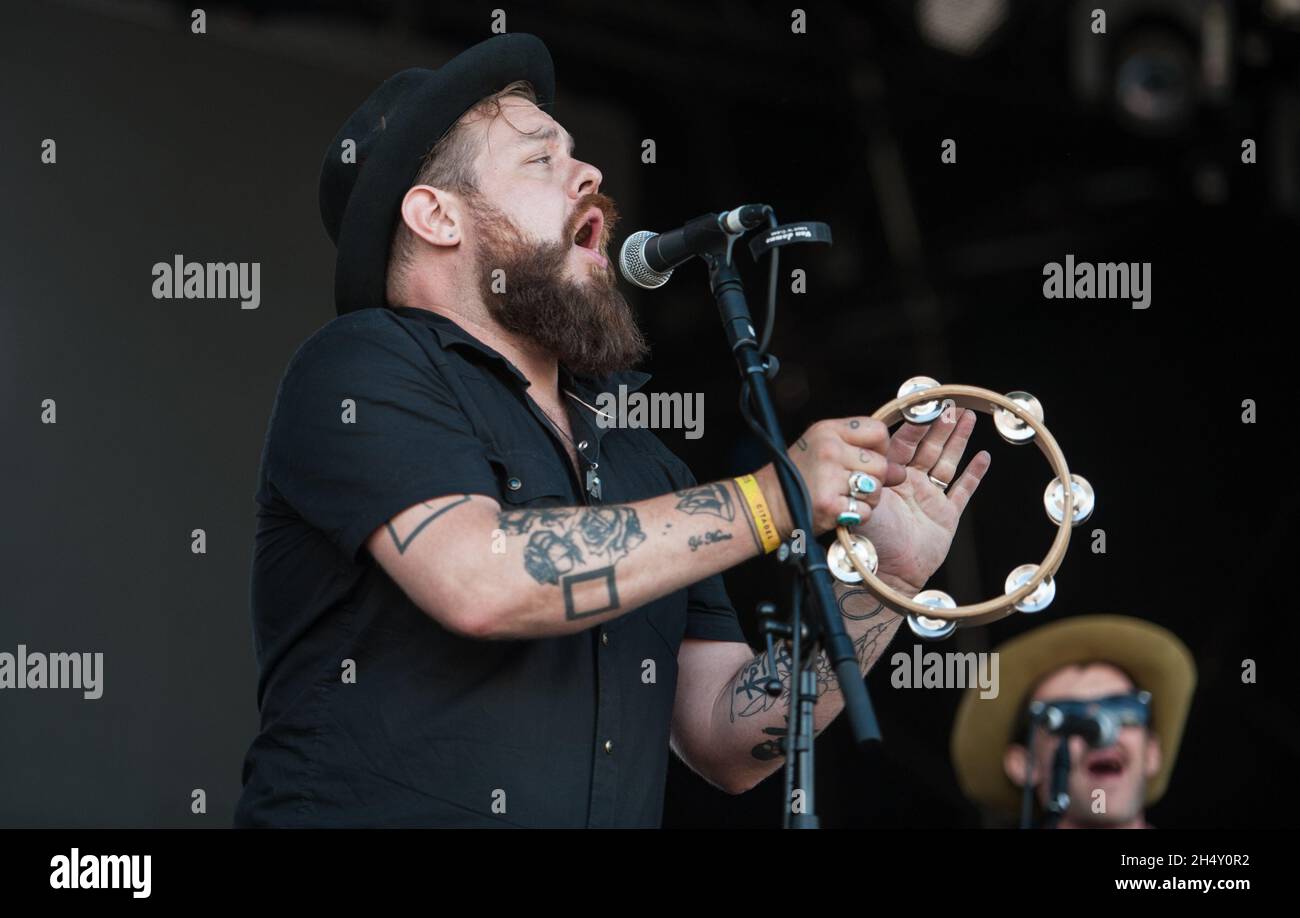 Nathaniel rateliff hi-res stock photography and images - Alamy