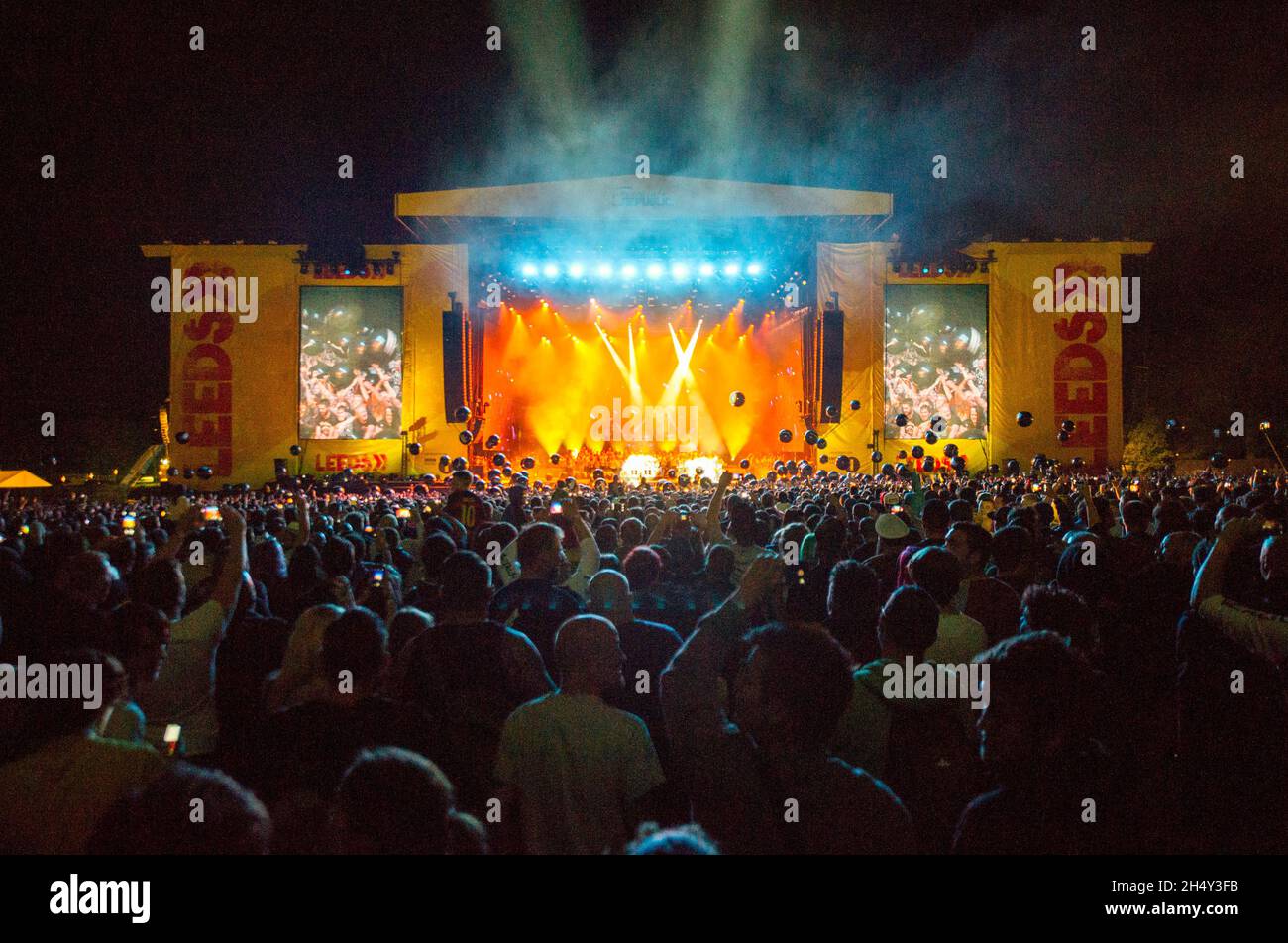 Metallica concert fireworks hi-res stock photography and images - Alamy