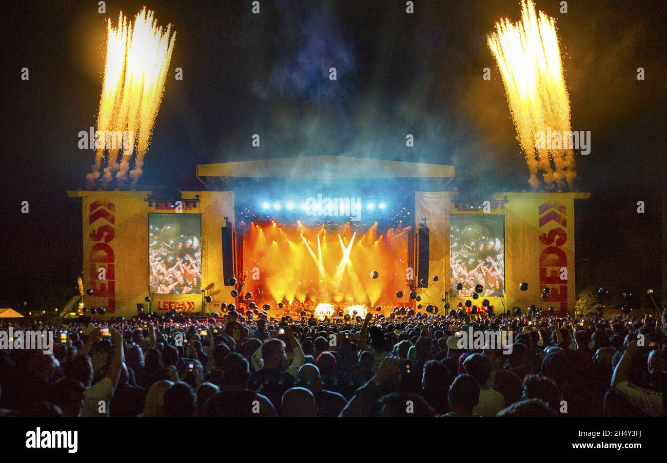 Metallica concert fireworks hi-res stock photography and images - Alamy
