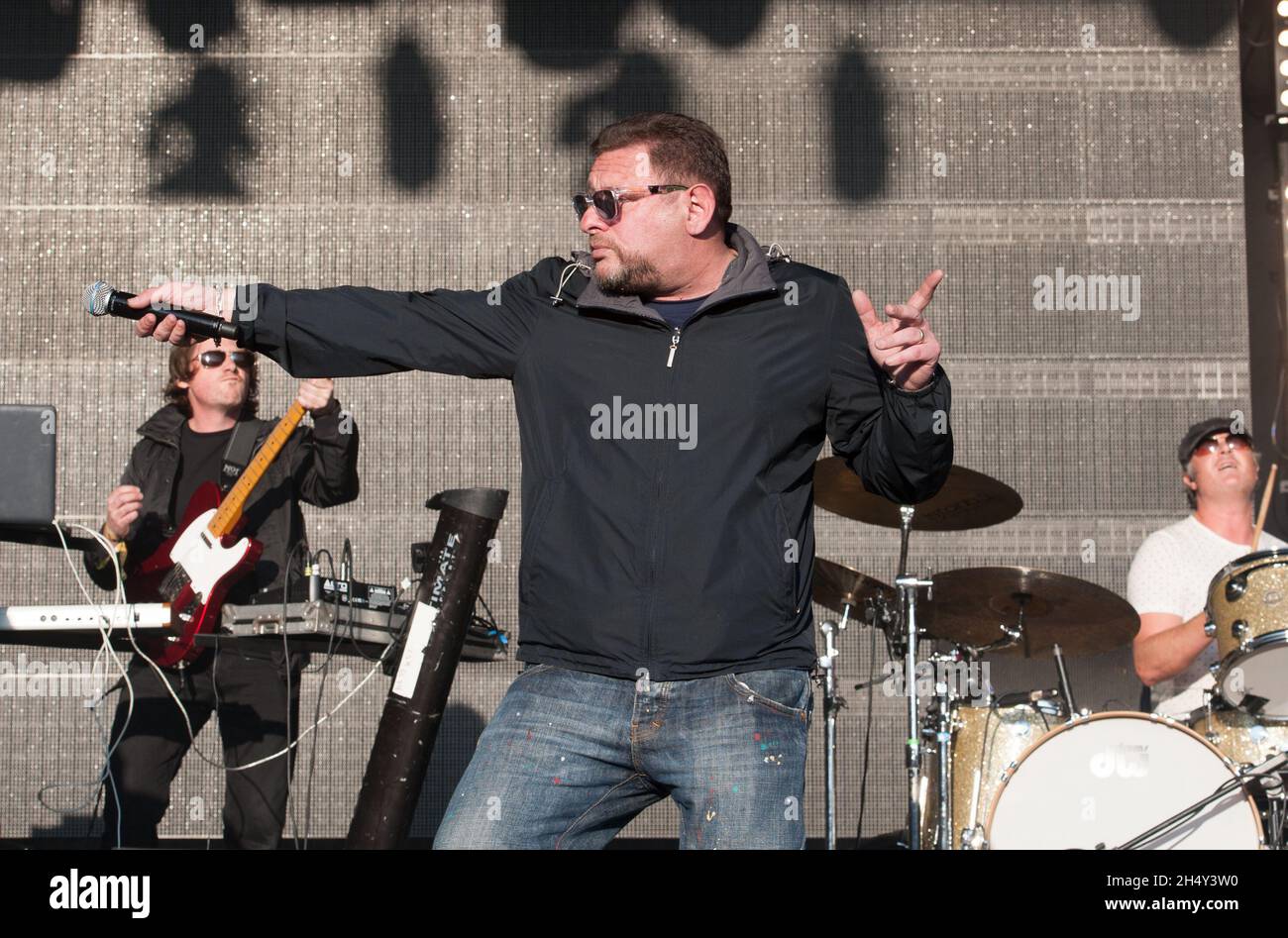 Black grape shaun ryder hi-res stock photography and images - Alamy