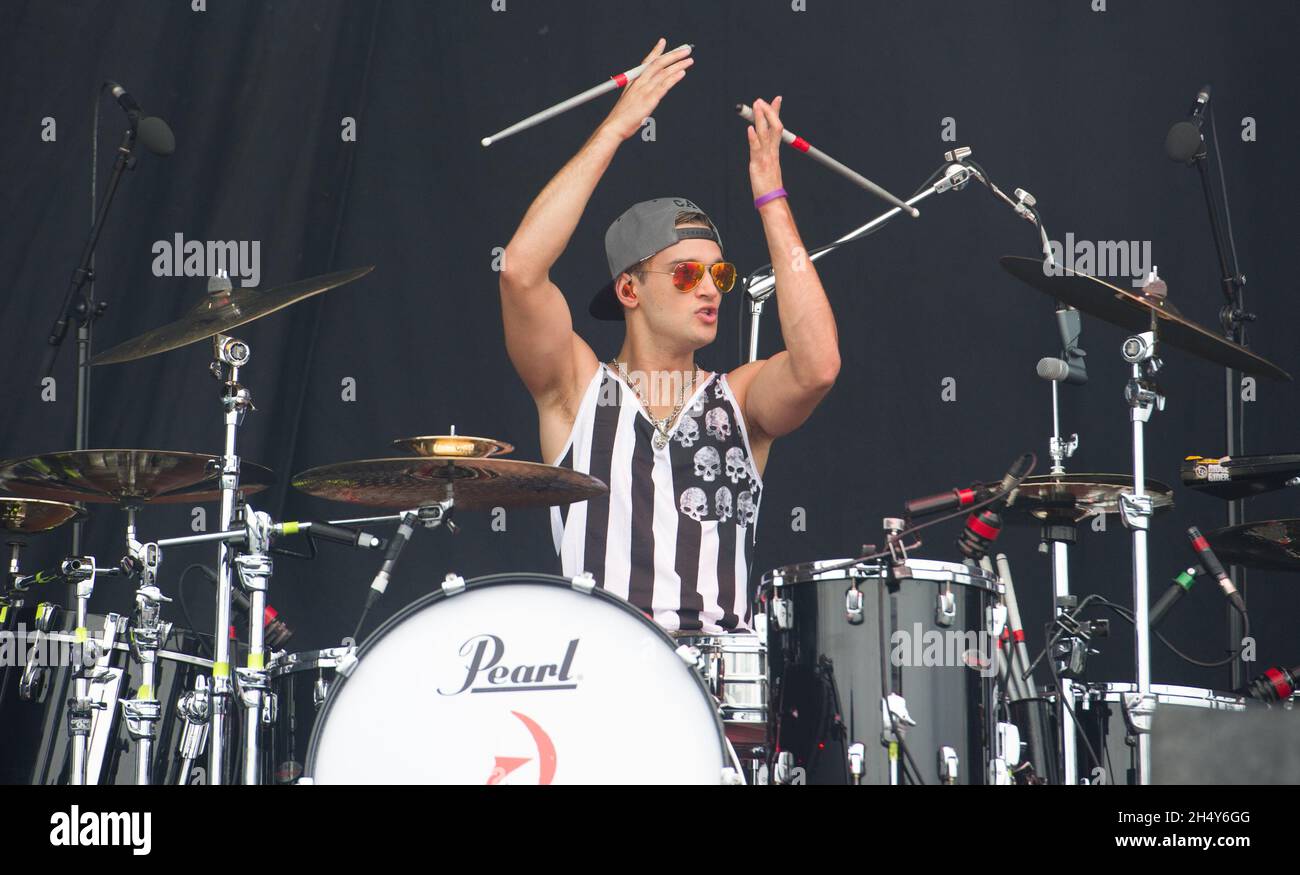 Halestorm download festival hi-res stock photography and images - Alamy