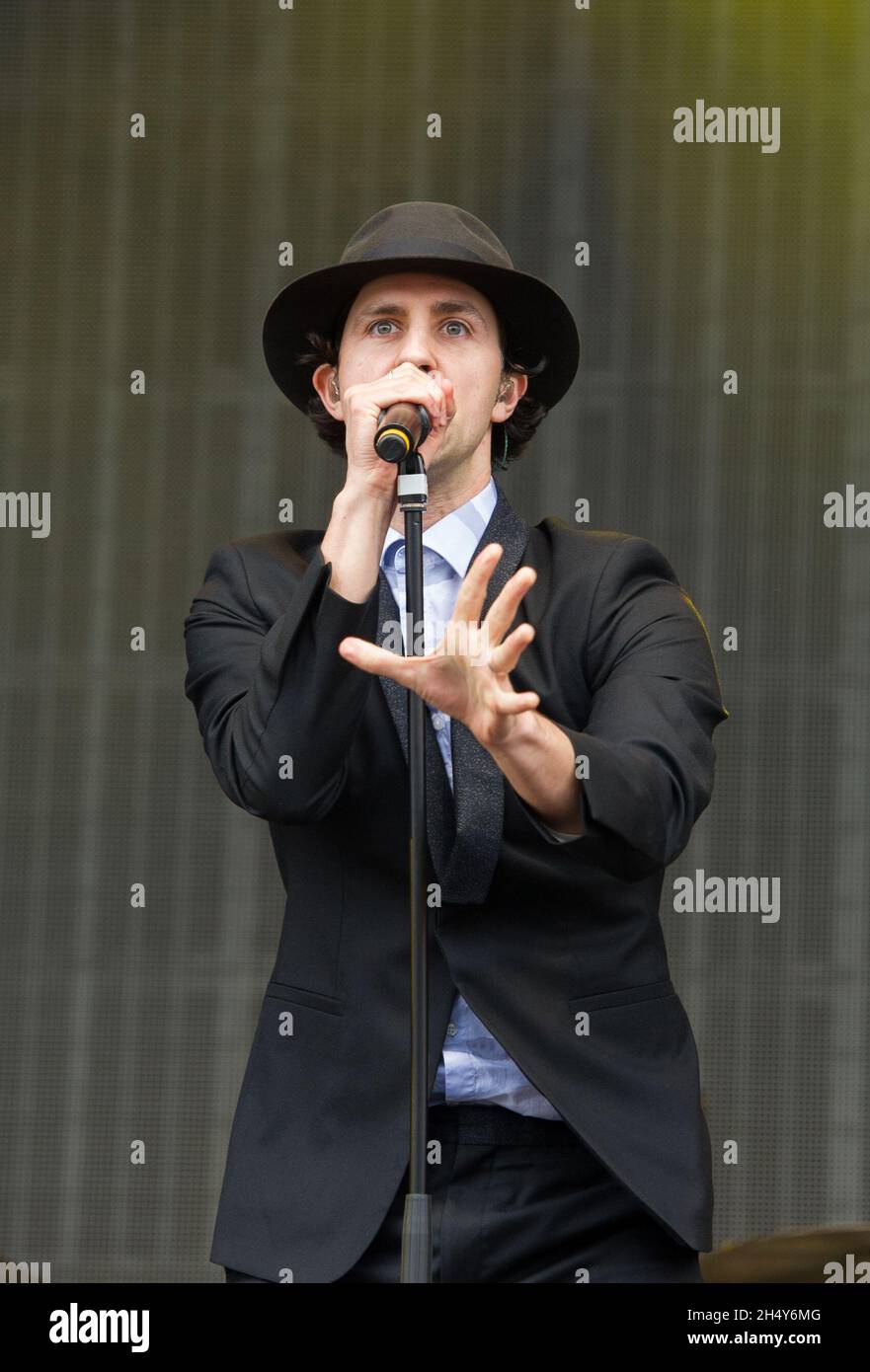 Paul smith maximo park performing hi-res stock photography and images ...
