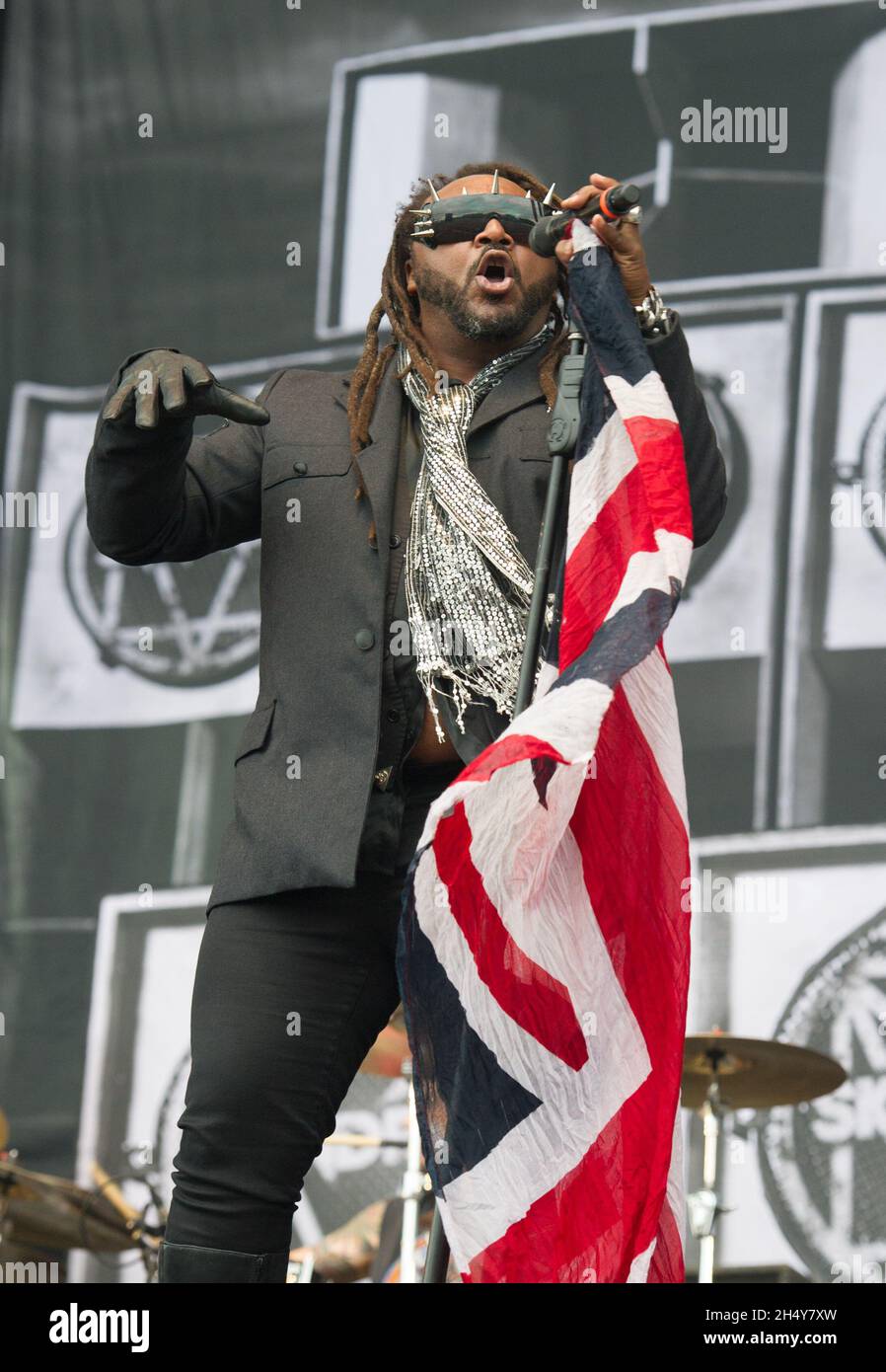 Skindred performing hi-res stock photography and images - Alamy