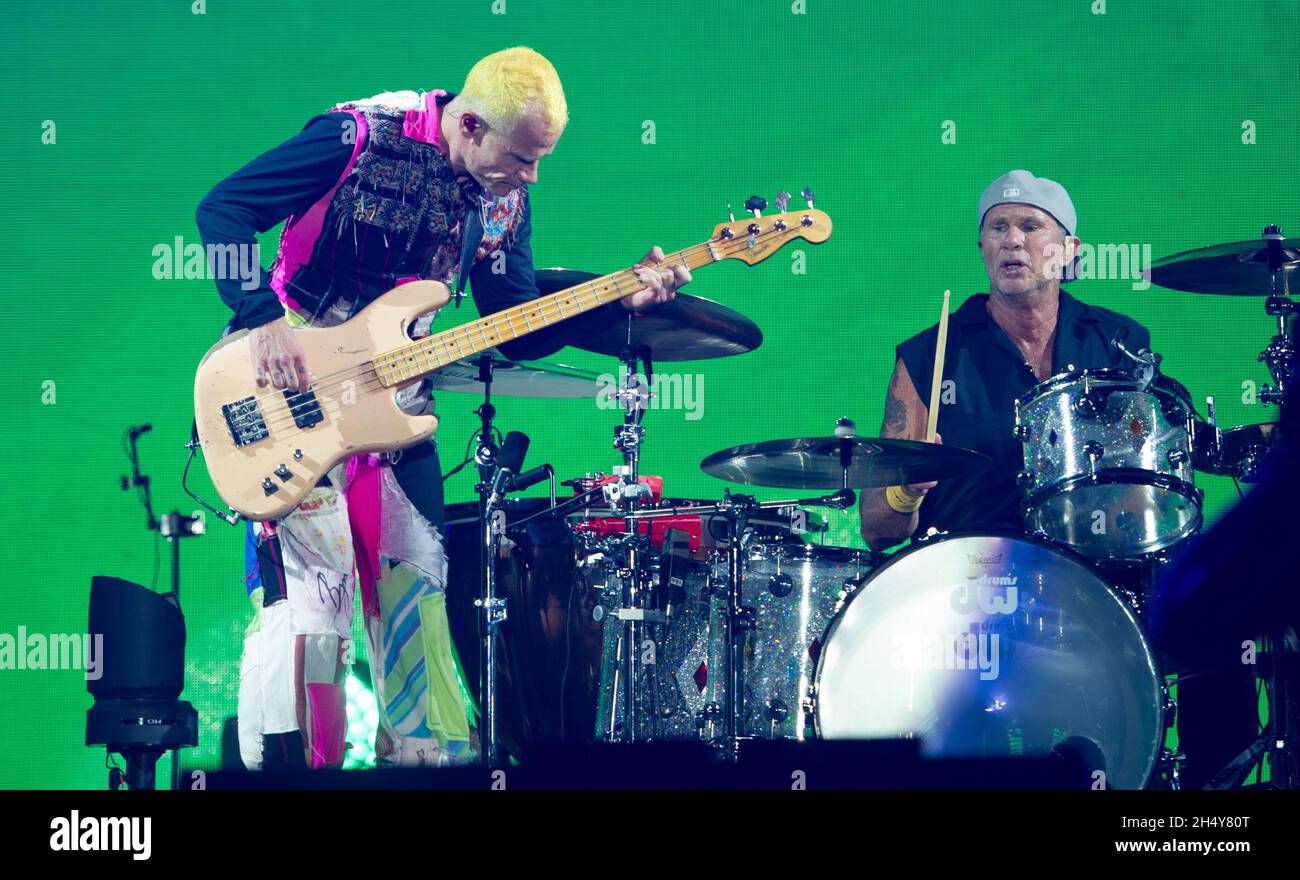 Chad smith red hot chilli peppers hi-res stock photography and images ...