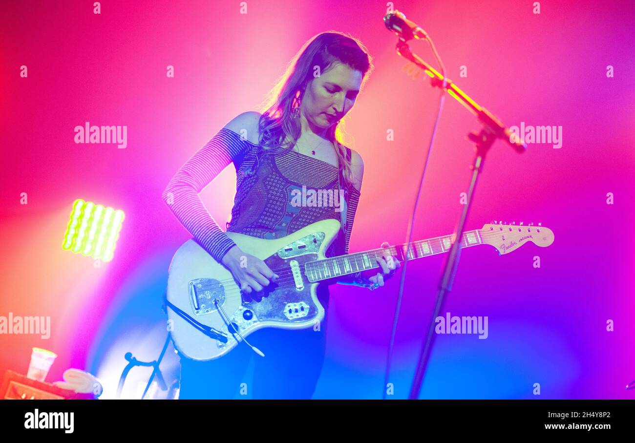 Emily kokal warpaint hi-res stock photography and images - Alamy