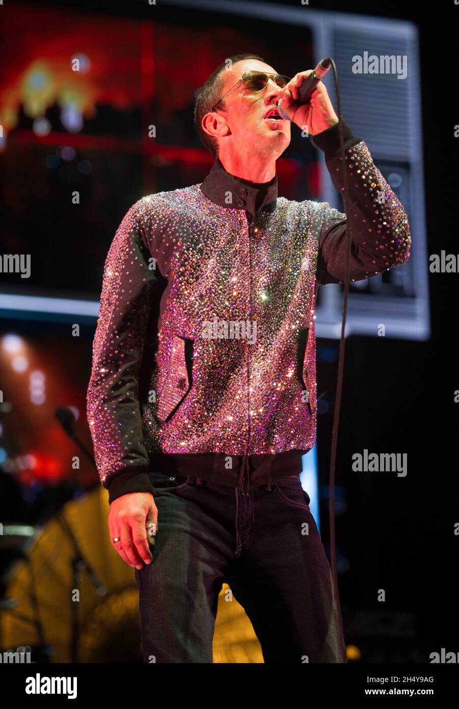 Richard ashcroft performing with the verve hi-res stock photography and ...