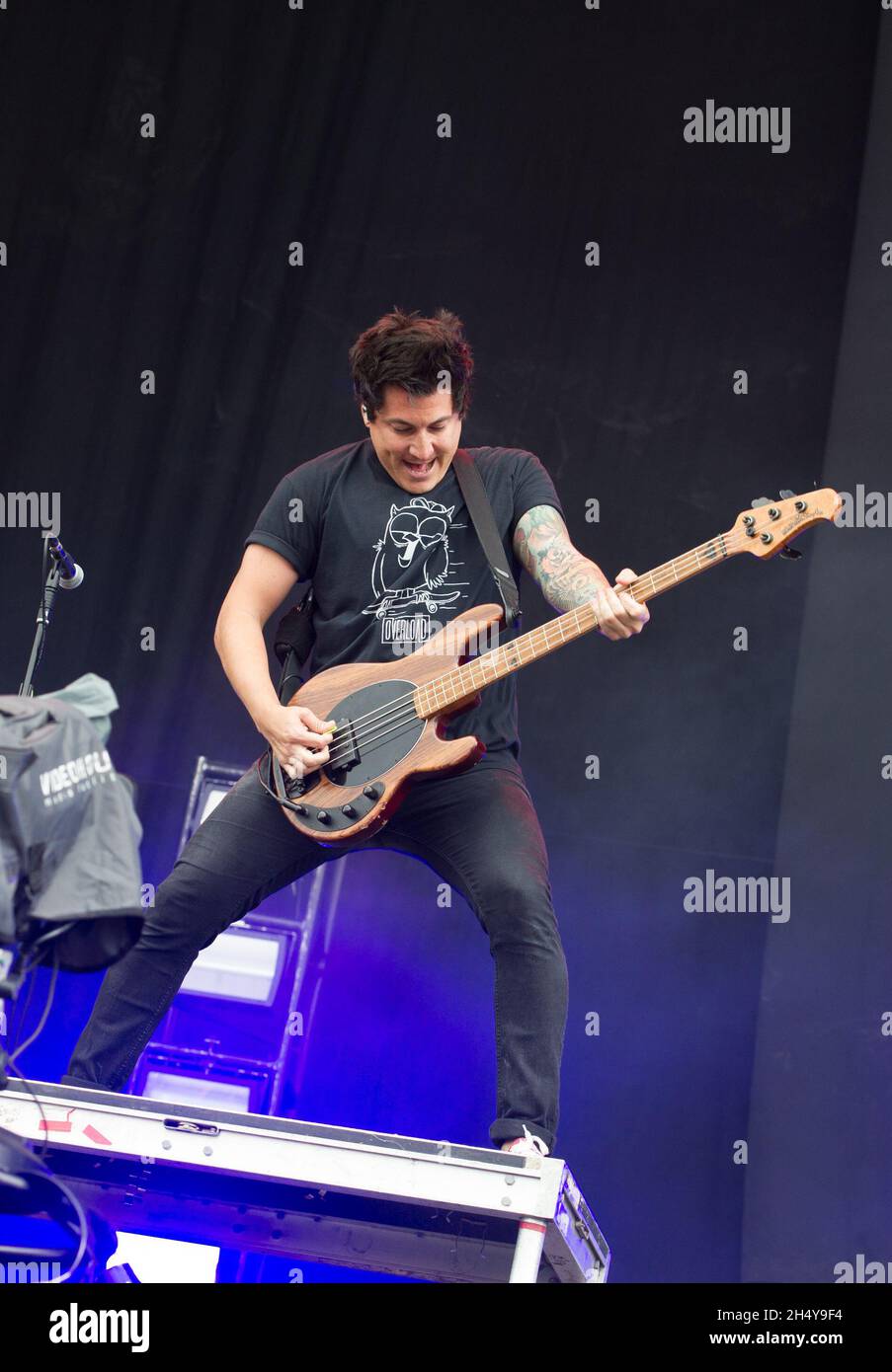 Jaime Preciado Gif Jaime Preciado Of Pierce The Veil Performing Live