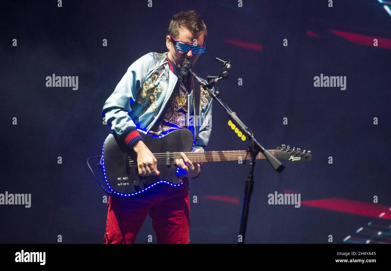 Matt bellamy hi-res stock photography and images - Alamy