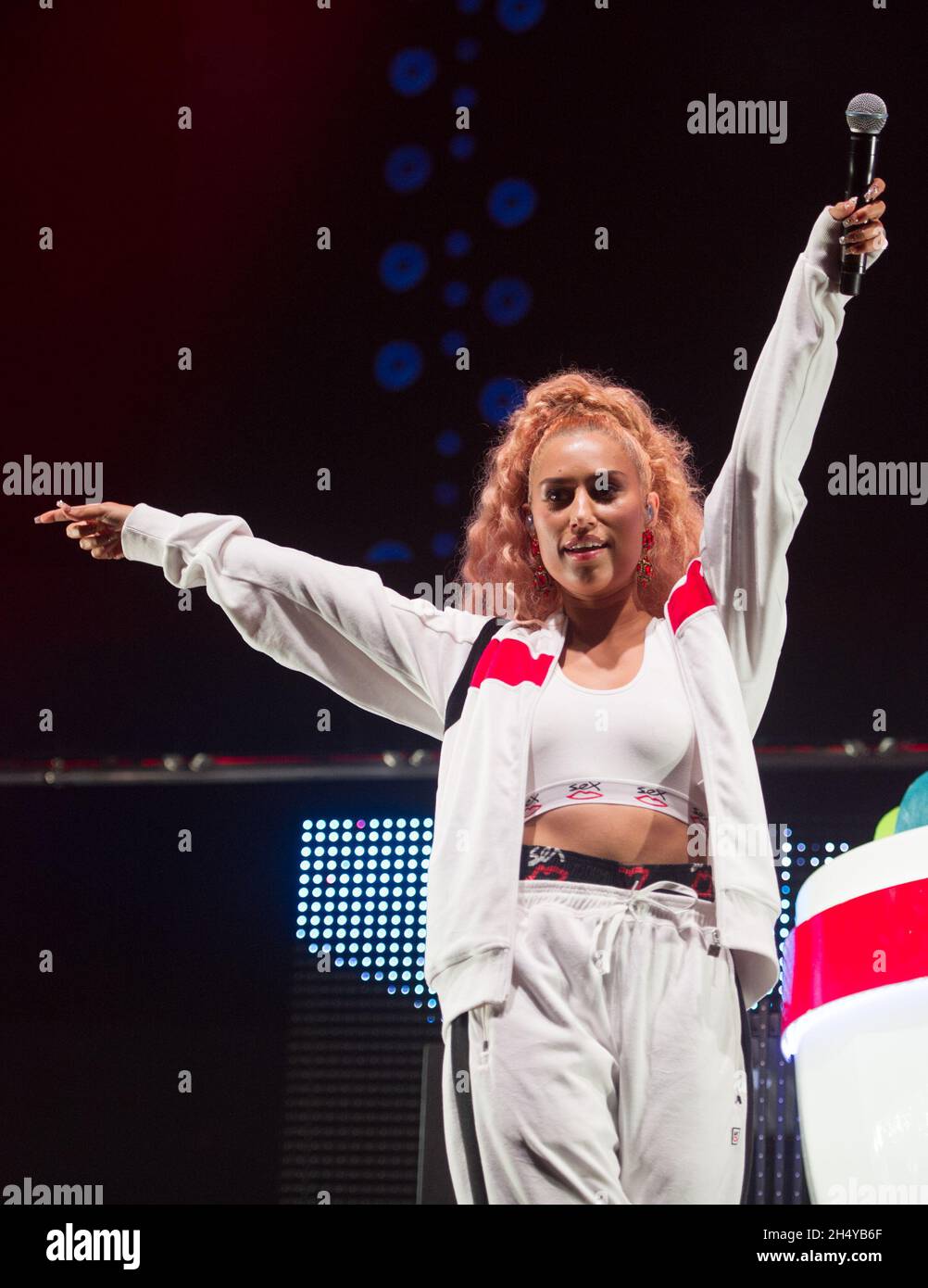 Raye on stage hi-res stock photography and images - Alamy