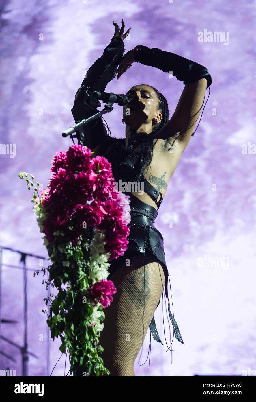 Sevdaliza singer hi-res stock photography and images - Alamy