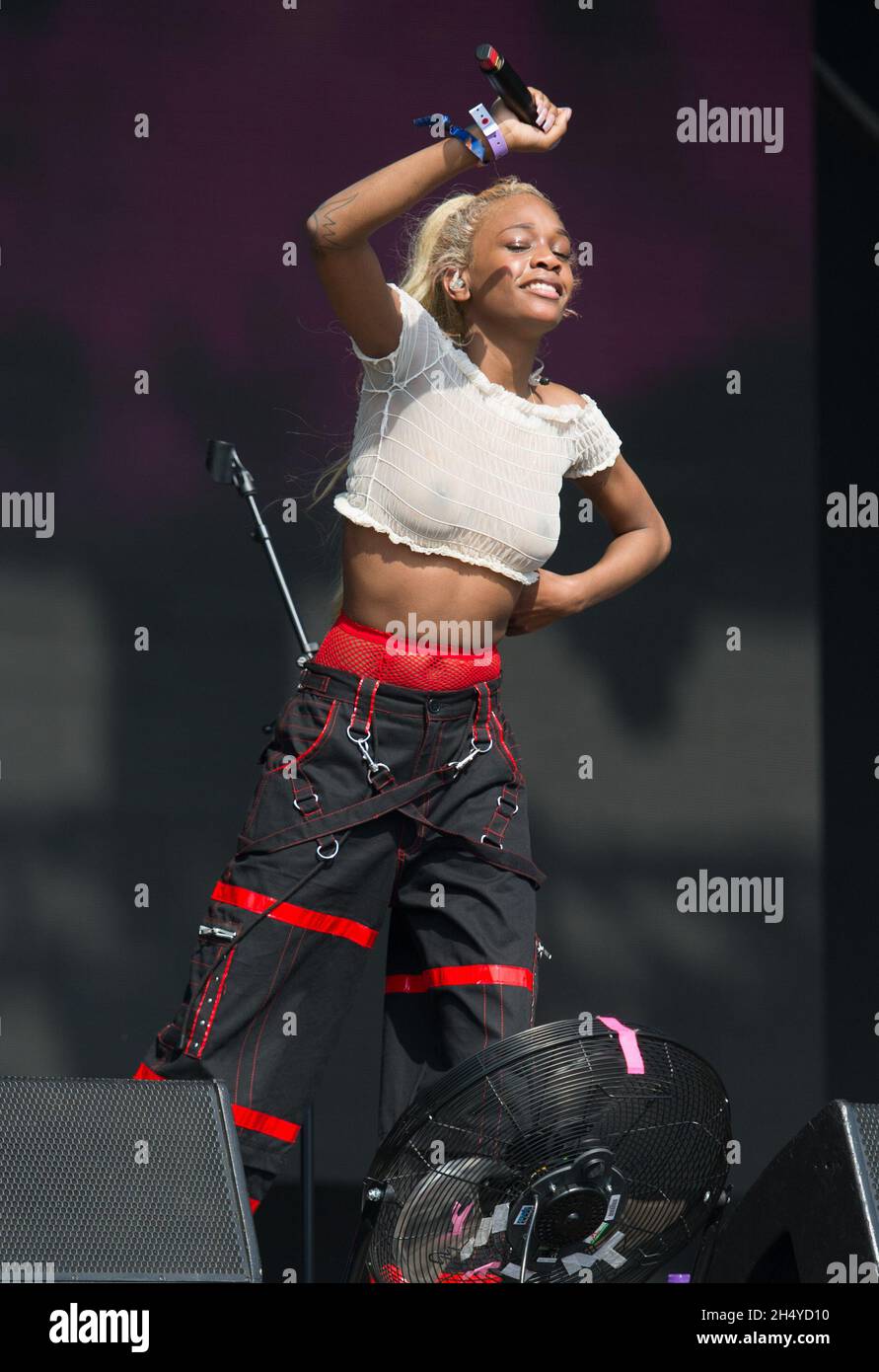 Abra performs on stage on day 2 of All Points East festival in Victoria ...