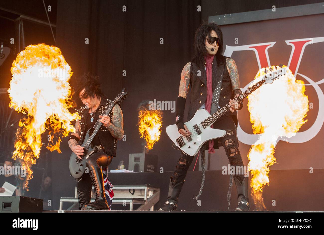 Black veil brides concert hi-res stock photography and images - Alamy