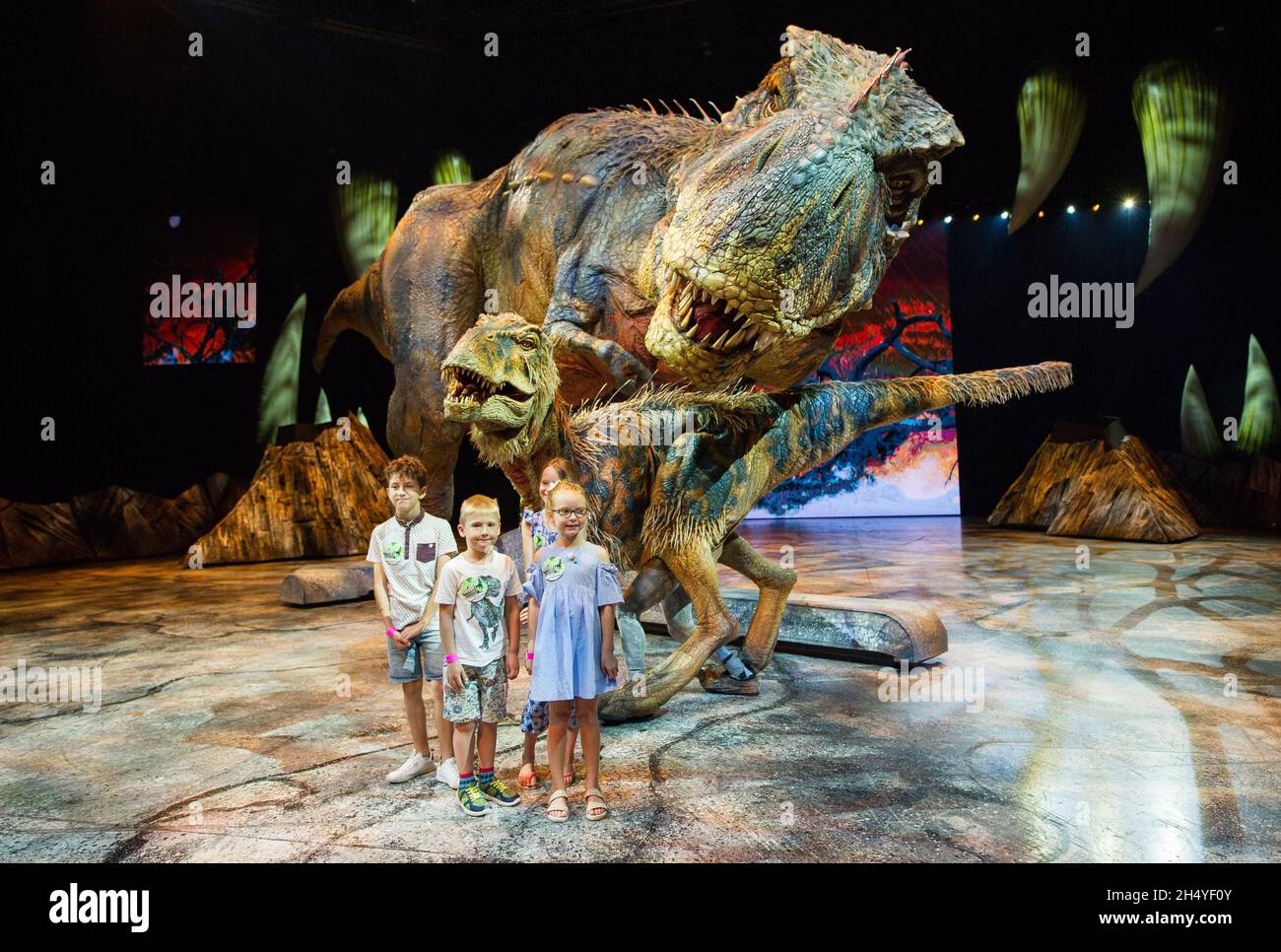 Baby dinosaurs show hi-res stock photography and images - Alamy