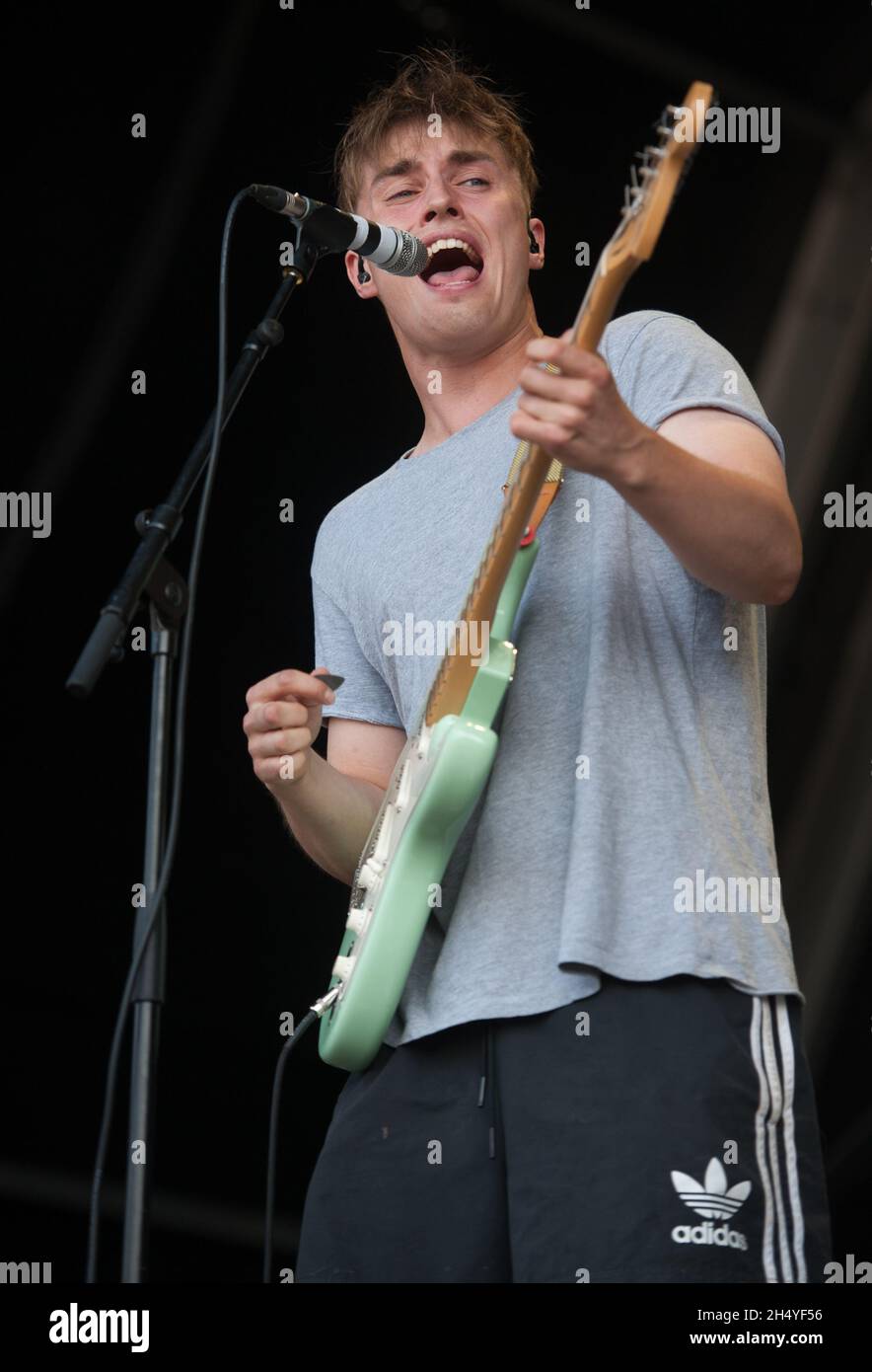 Sam fender show hi-res stock photography and images - Alamy