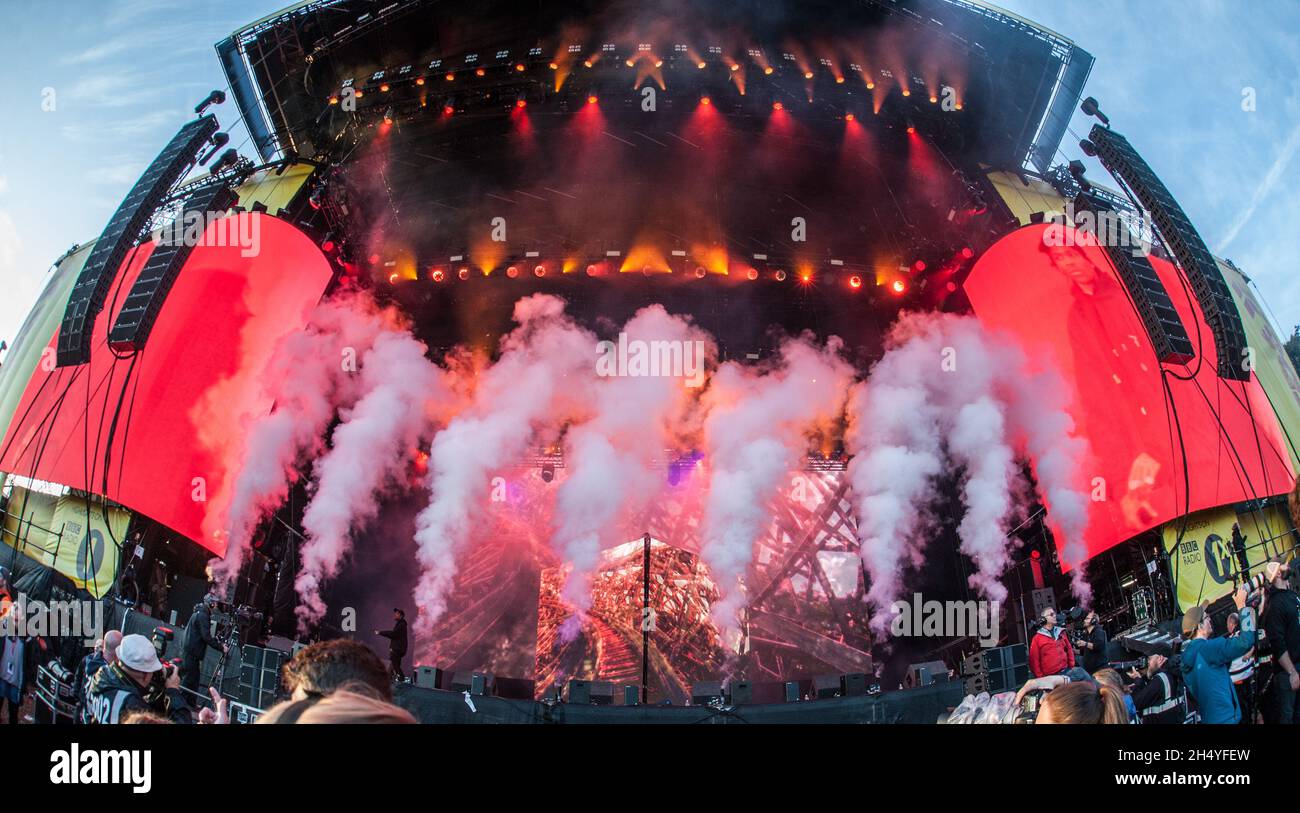 Travis scott performs on stage hi-res stock photography and images - Alamy