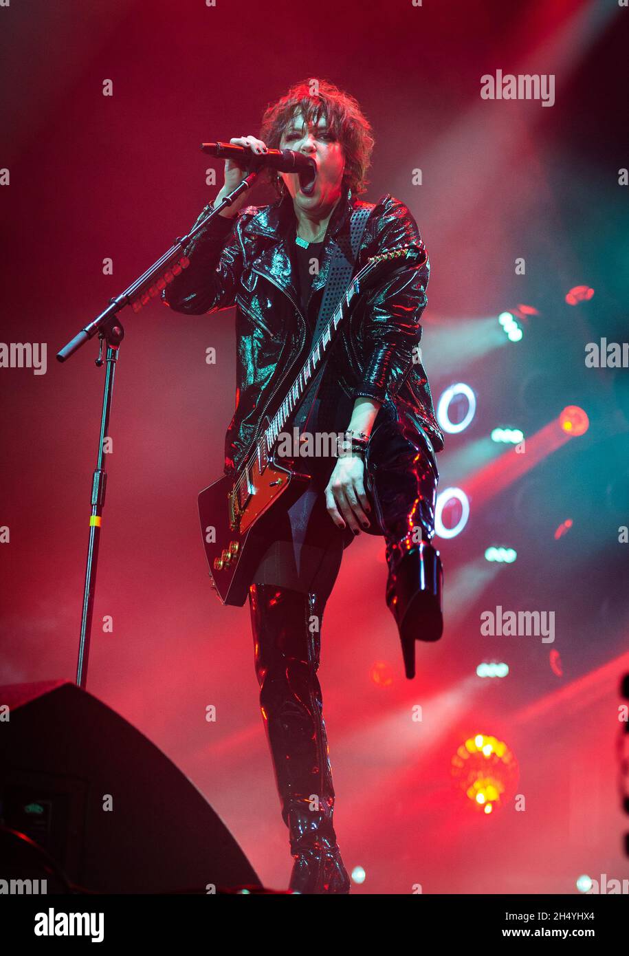 Lzzy Hale of Halestorm performs on stage on 25 November 2019 at ...