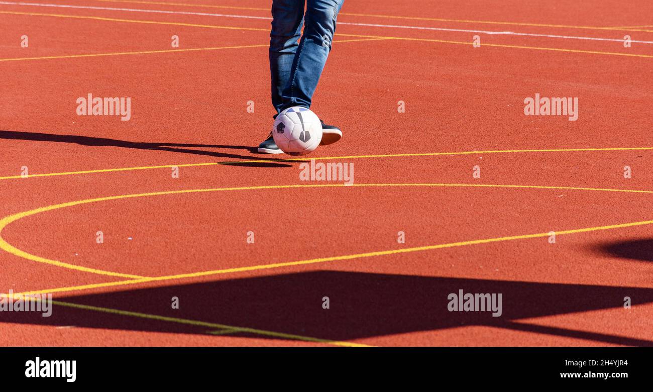 Hitting a soccer ball hi-res stock photography and images - Alamy