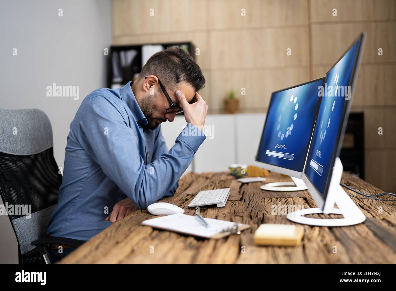 Installing Software Update Progress. Computer Loading Patch From Internet Stock Photo - Alamy