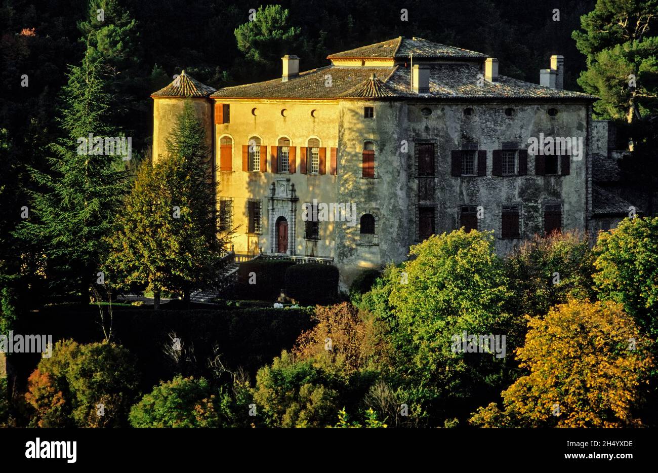 FRANCE. BOUCHES DU RHONE (13) VAUVENARGUES CASTLE WHERE THE PAINTER ...