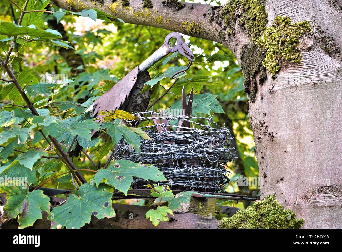 Bird made of metal hi-res stock photography and images - Alamy