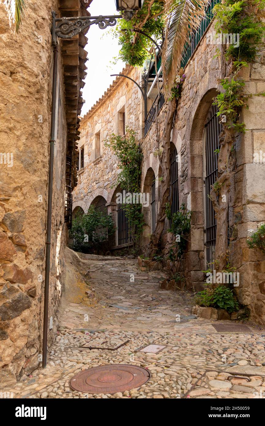 deserted stone alley in tossa de mar on the spanish costa brava Stock ...