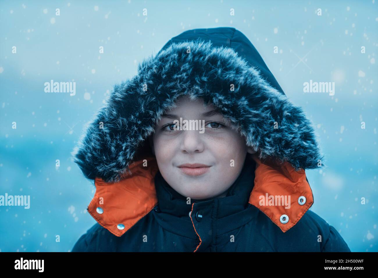 Poor child hi-res stock photography and images - Alamy