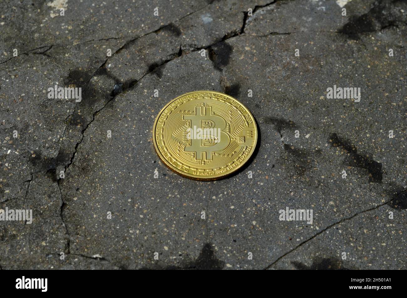 Blockchain broken hi-res stock photography and images - Alamy