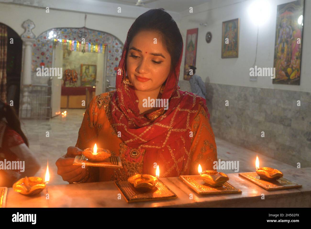 Lahore, Pakistan. 04th Nov, 2021. Pakistani Hindu community performing ...