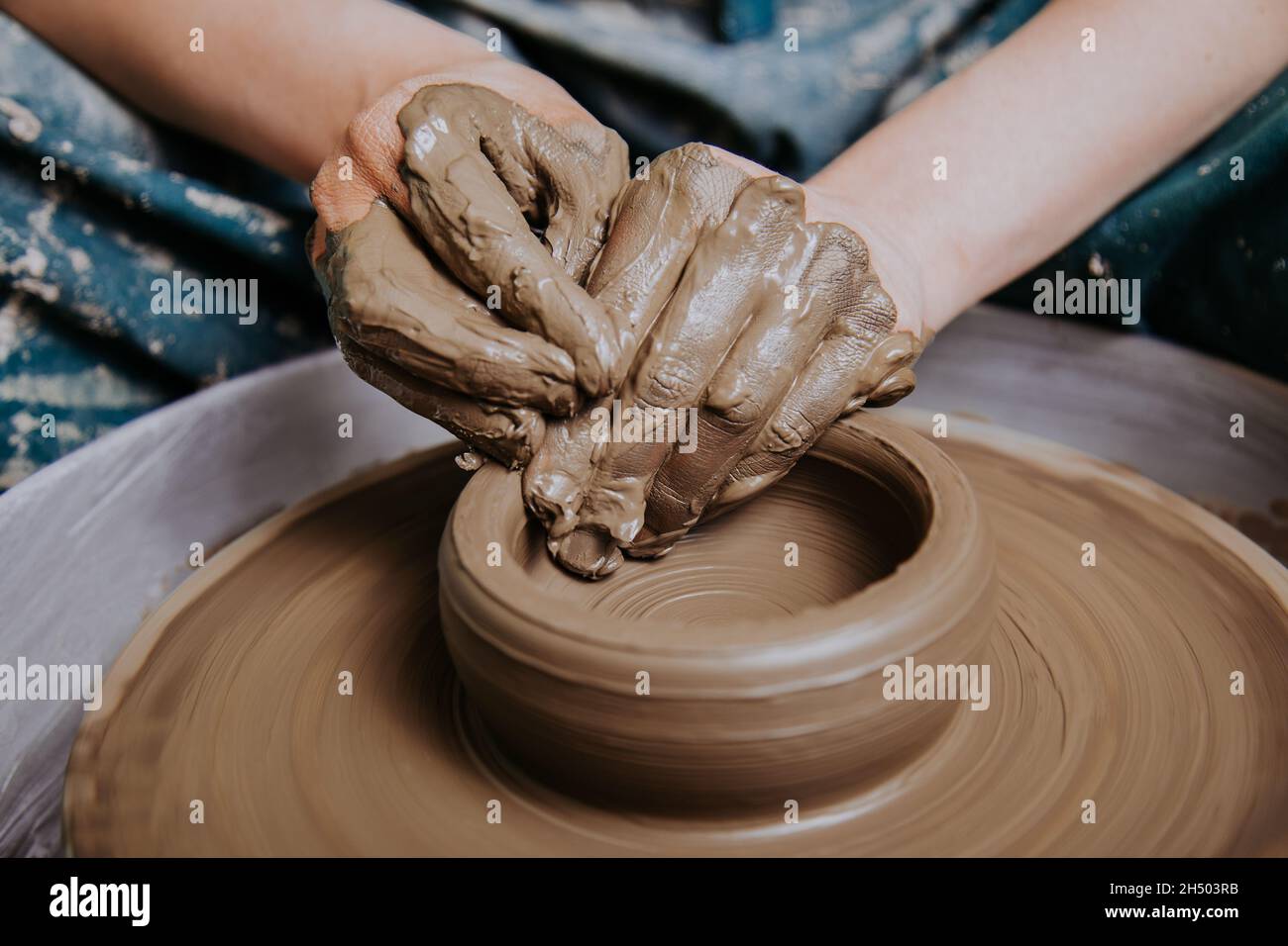 Woman hands making pottery Stock Photo - Alamy